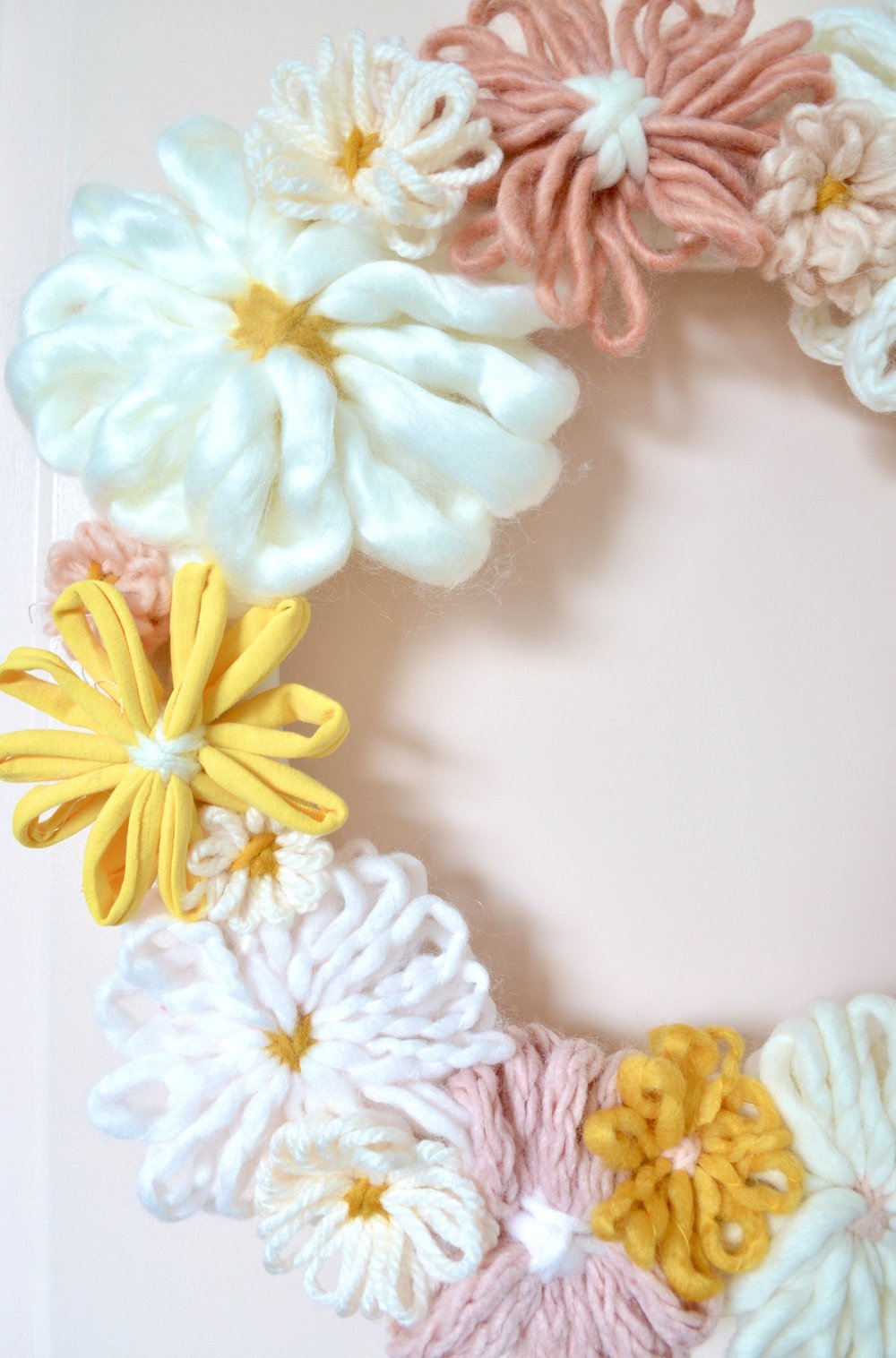 Yarn Flowers with a Flower or Round Loom — Apricot Polkadot