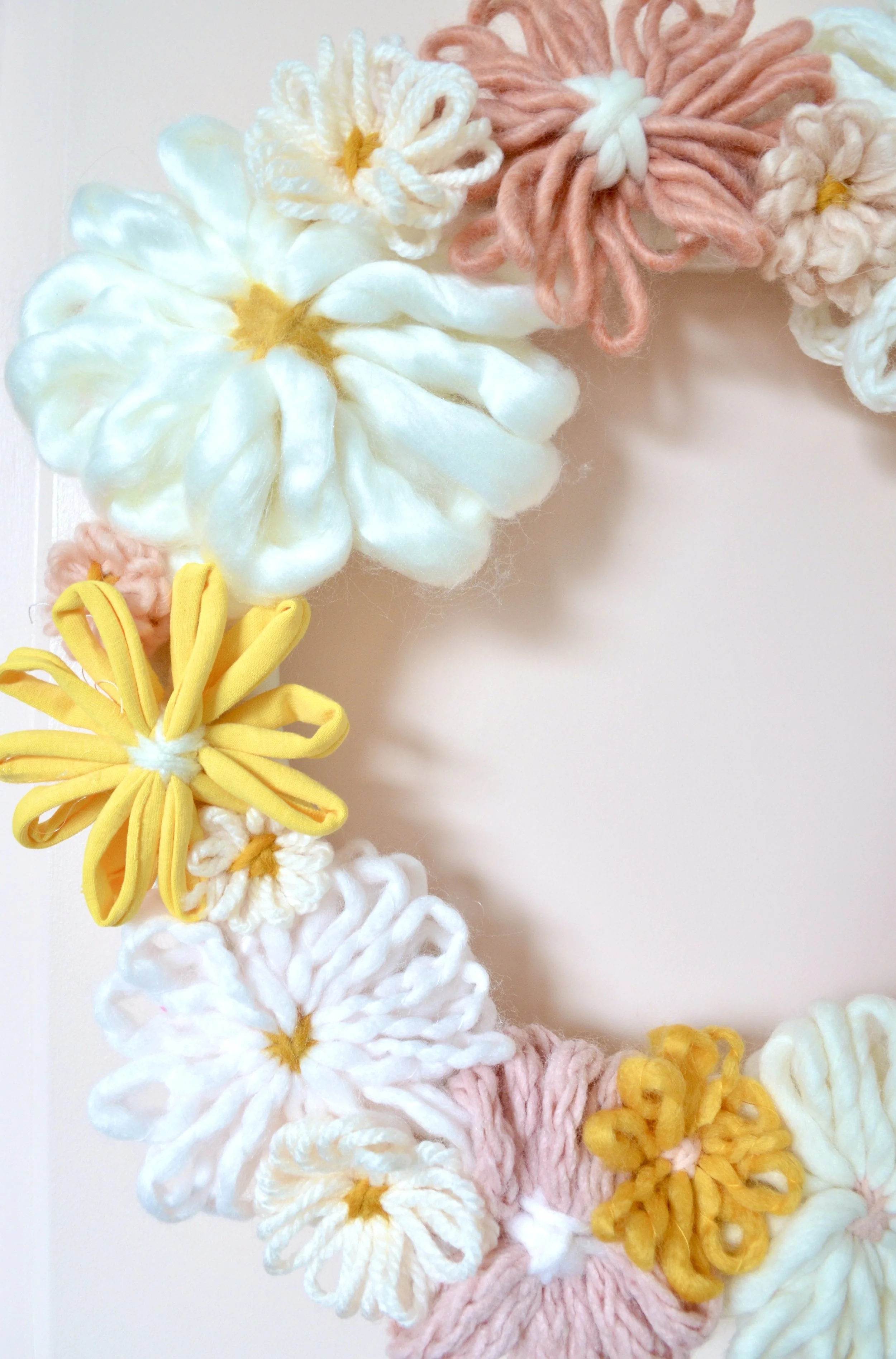 Yarn Flowers with a Flower or Round Loom — Apricot Polkadot