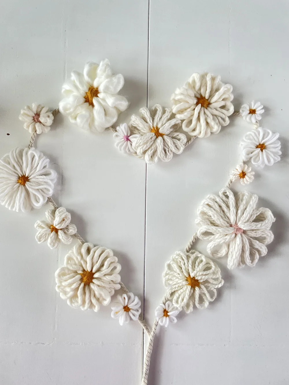 Yarn Flowers with a Flower or Round Loom — Apricot Polkadot