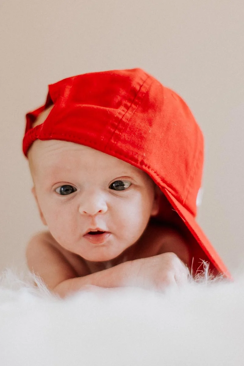 Mom and Dad had matching newborn photos, and now so does Everley ...