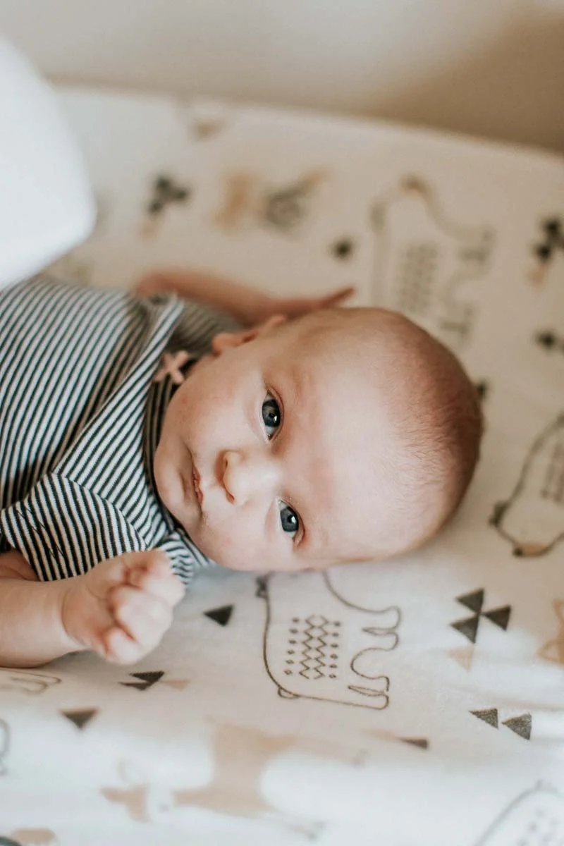 Mom and Dad had matching newborn photos, and now so does Everley ...