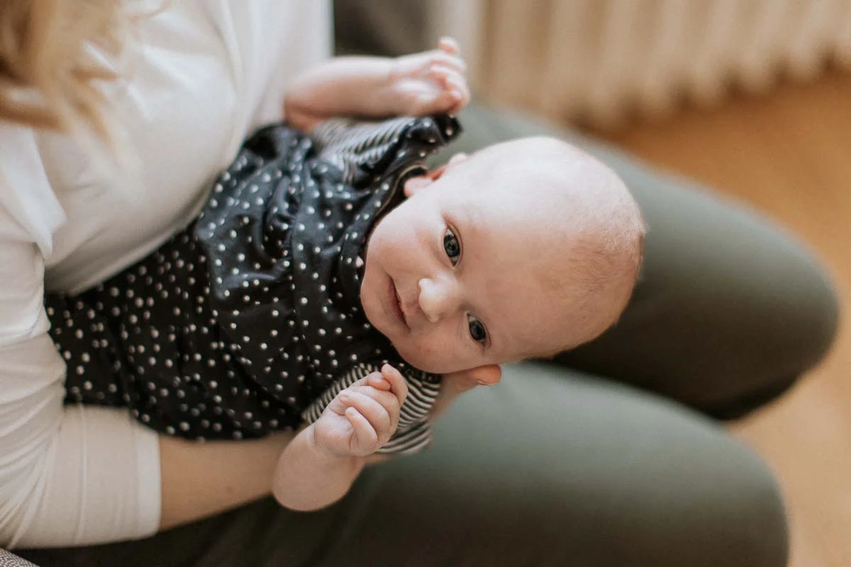Mom and Dad had matching newborn photos, and now so does Everley ...