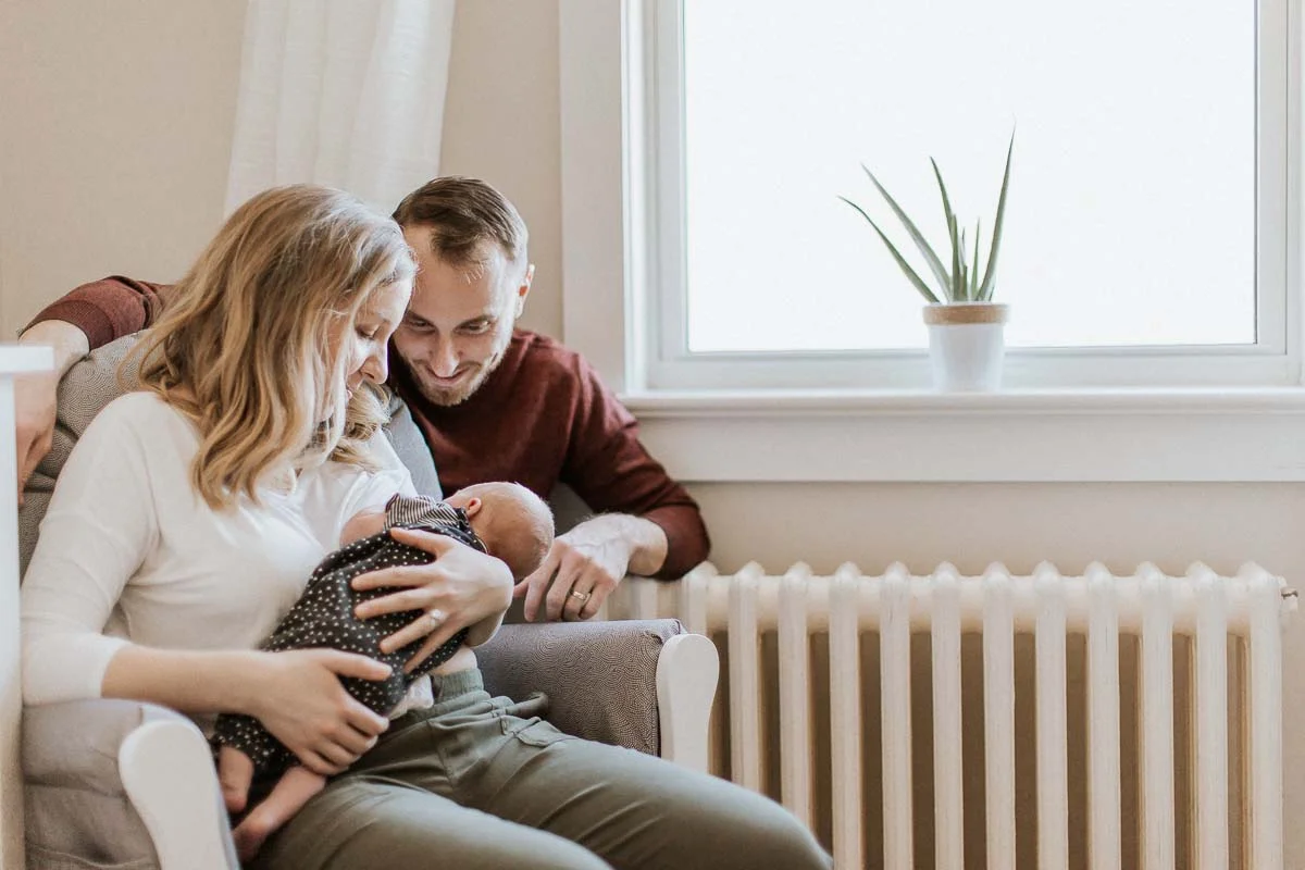 Mom and Dad had matching newborn photos, and now so does Everley ...