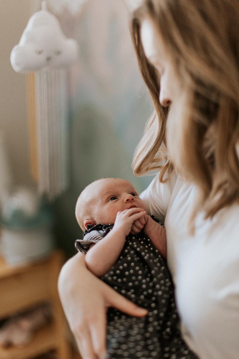 Mom and Dad had matching newborn photos, and now so does Everley ...