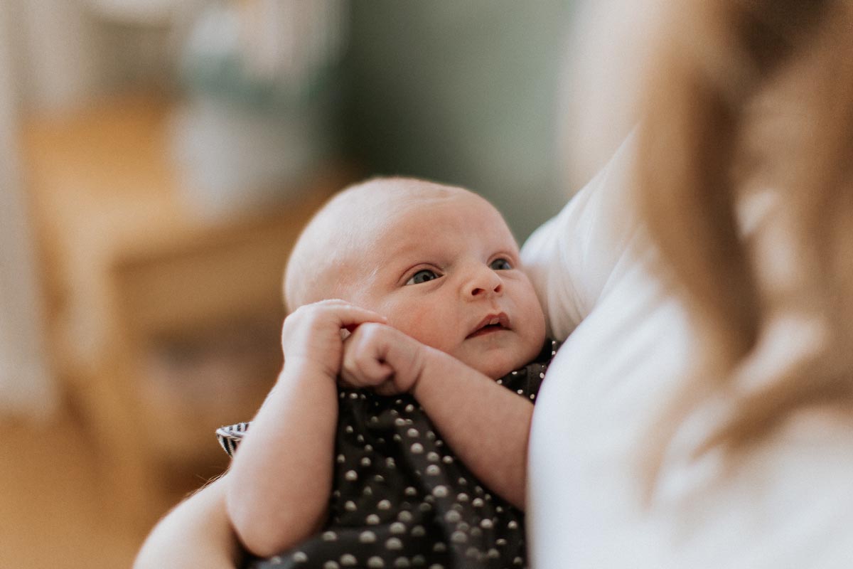 Mom and Dad had matching newborn photos, and now so does Everley ...