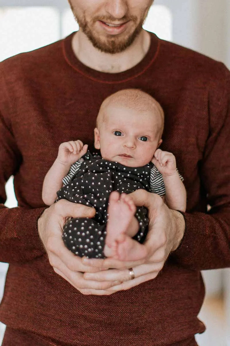 Mom and Dad had matching newborn photos, and now so does Everley ...