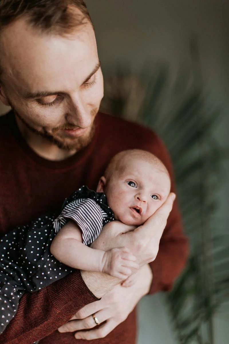 Mom and Dad had matching newborn photos, and now so does Everley ...