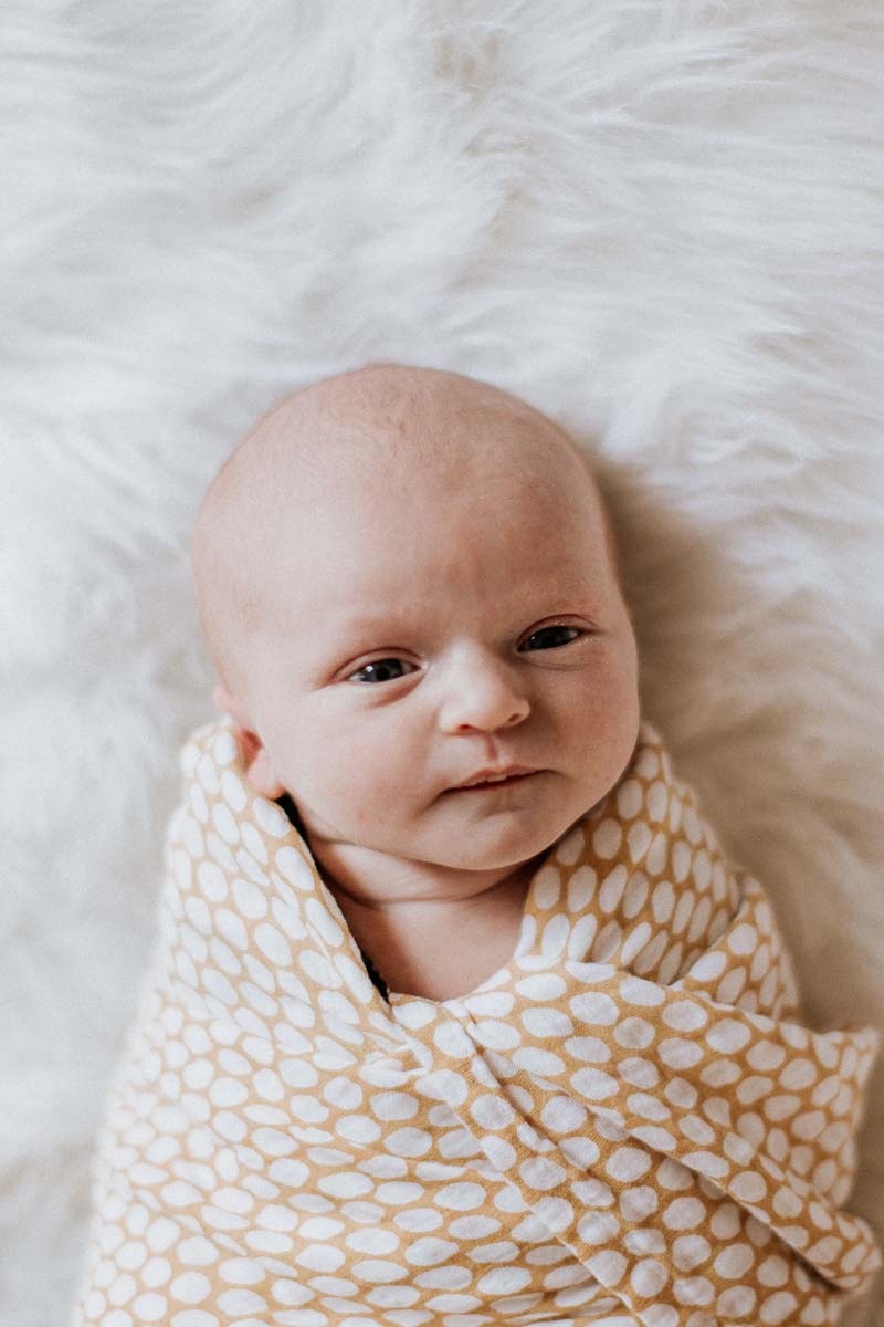 Mom and Dad had matching newborn photos, and now so does Everley ...