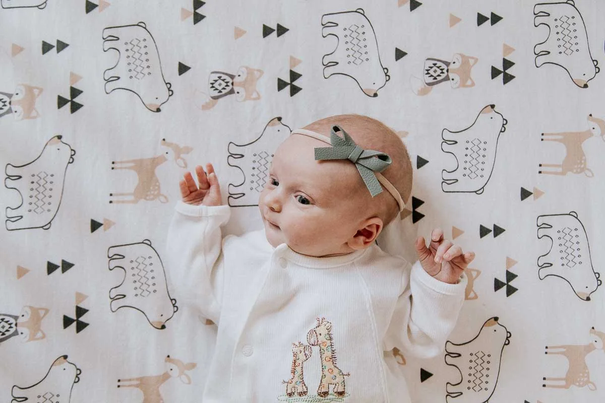 Mom and Dad had matching newborn photos, and now so does Everley ...