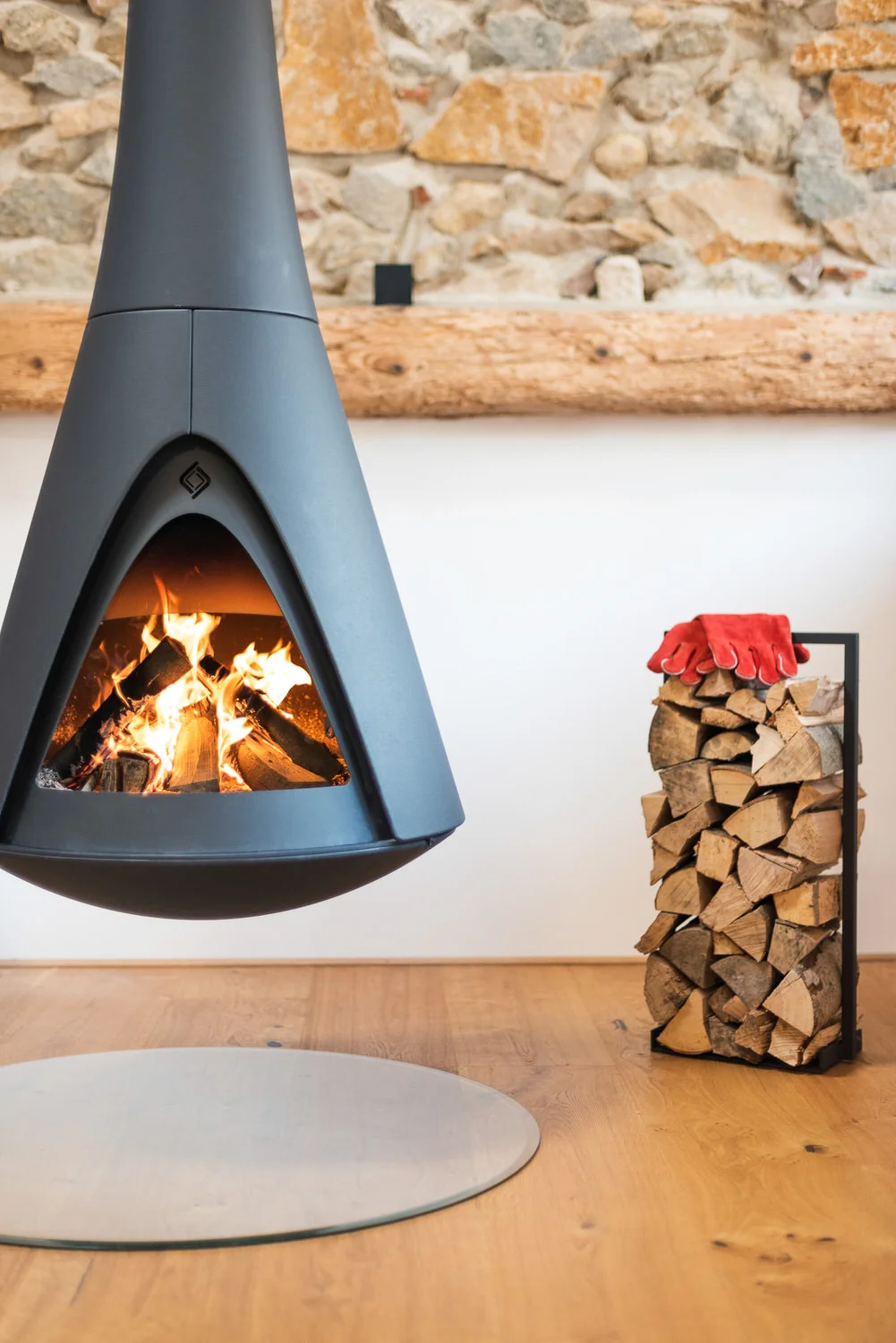 Schwebender Kaminofen — Schätzle Ofenbau Freiburg