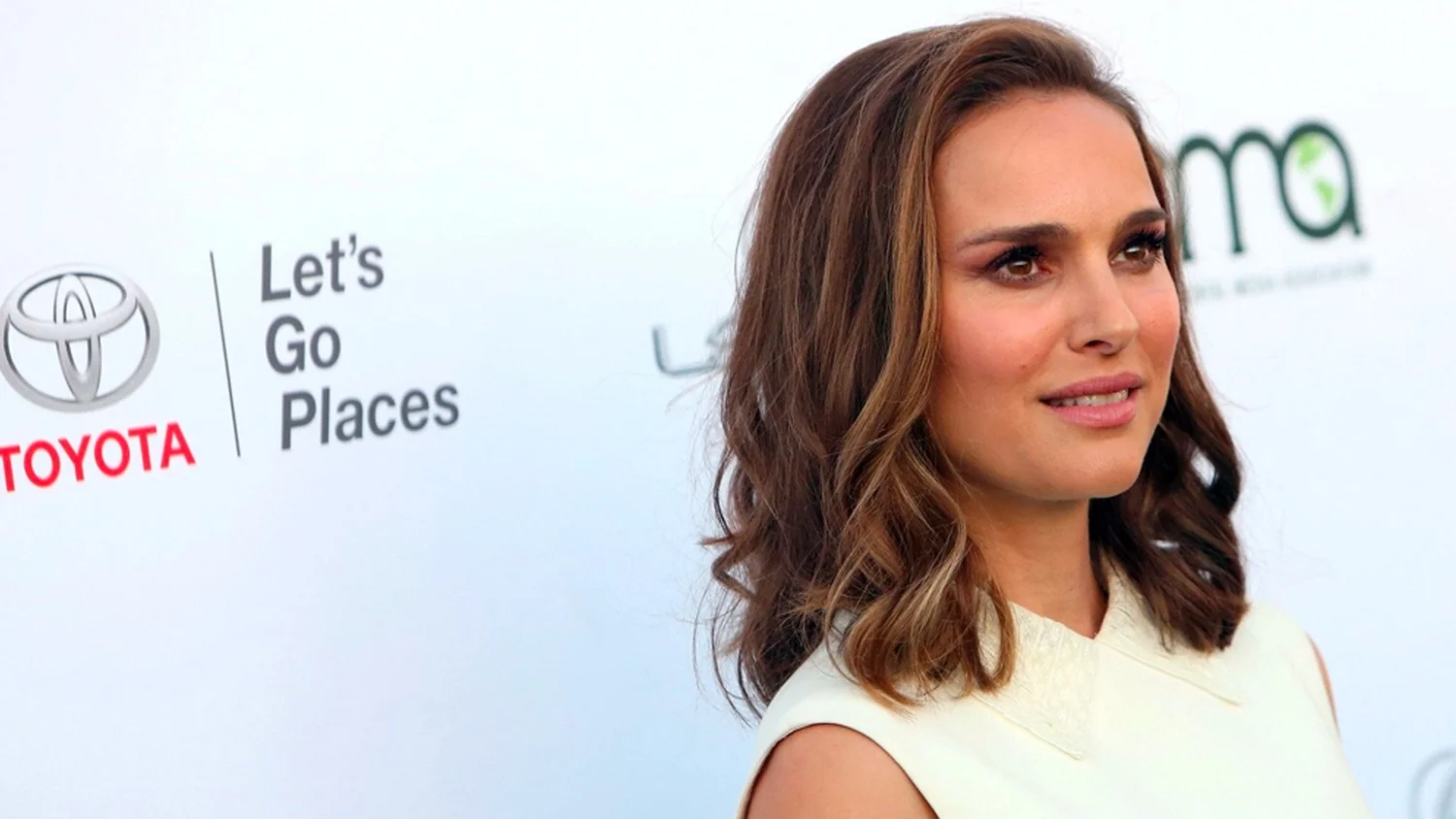 Natalie Portman boards “Foxy Trotter”, written by Normal’s Michael ...