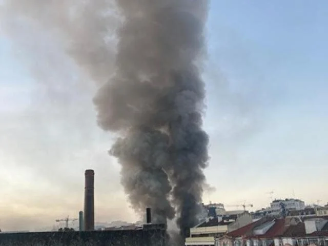 Un bâtiment s'effondre après une explosion dans le centre-ville de ...
