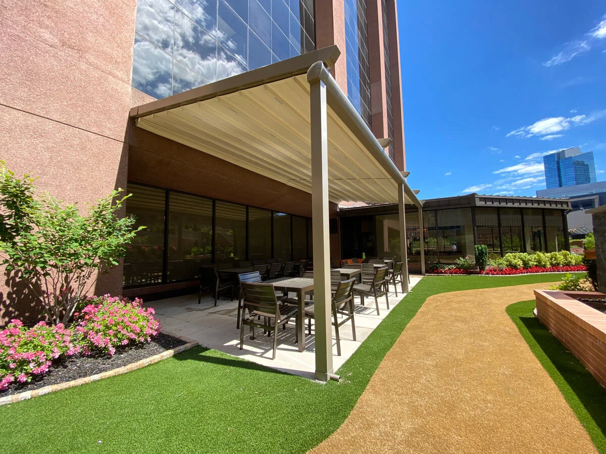 Retractable Awnings for Restaurants, Hotels, Clubs | Pergola Roof