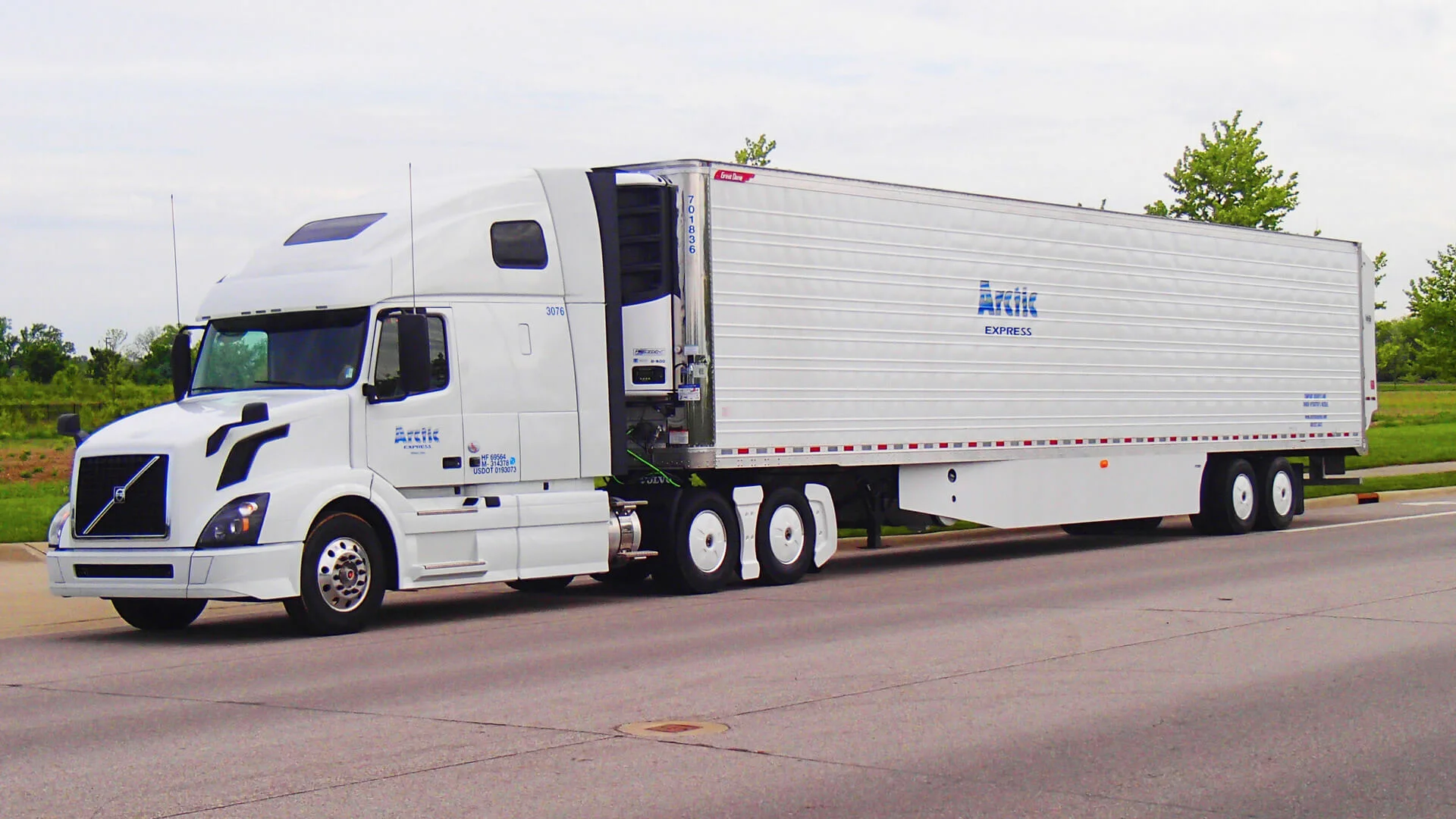 FlowBelow | Tractor AeroKit™ Aerodynamic System