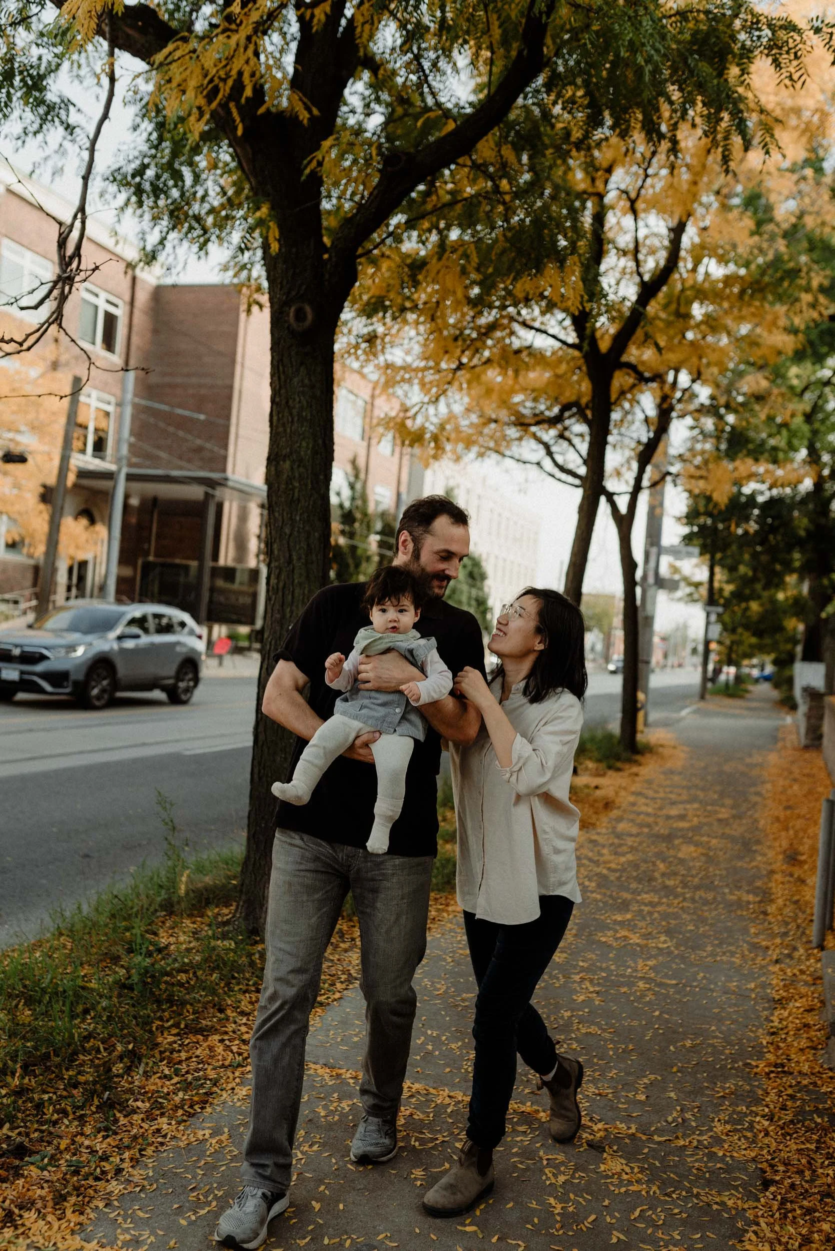 Family Evening Walk in Toronto Neighborhoods | Urban Family Photography ...