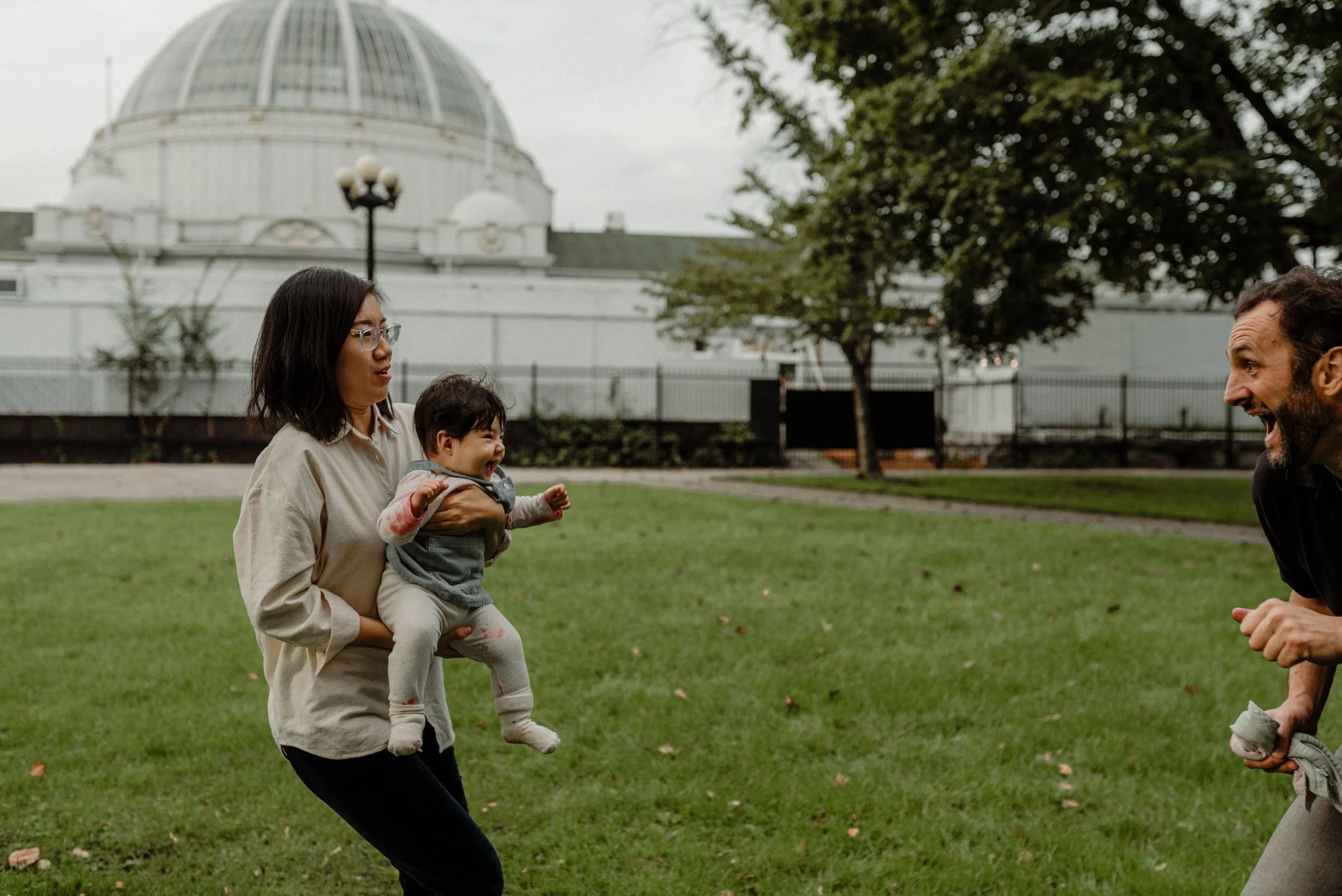 Family Evening Walk in Toronto Neighborhoods | Urban Family Photography ...