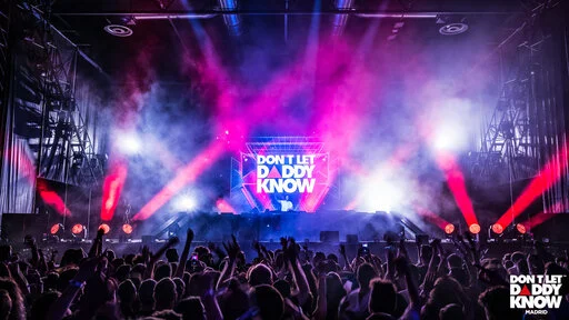 CARTEL COMPLETO de DLDK recién revelado — Blanco y Negro