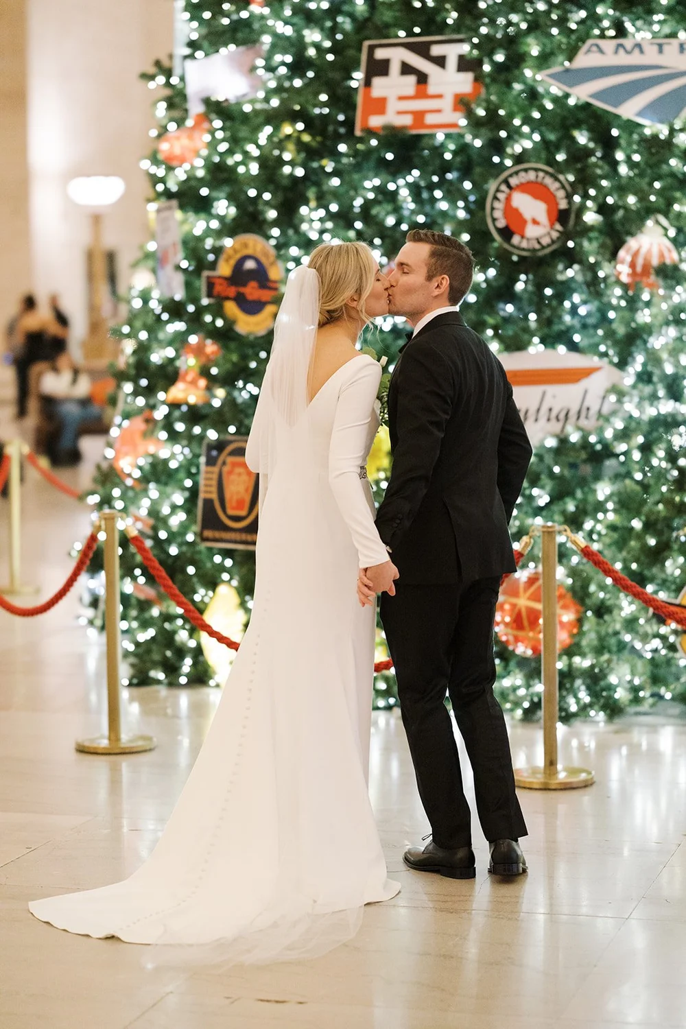 Lisa + Bob: Festive, Classic, Cozy Winter Wedding — Olive Fine Weddings ...