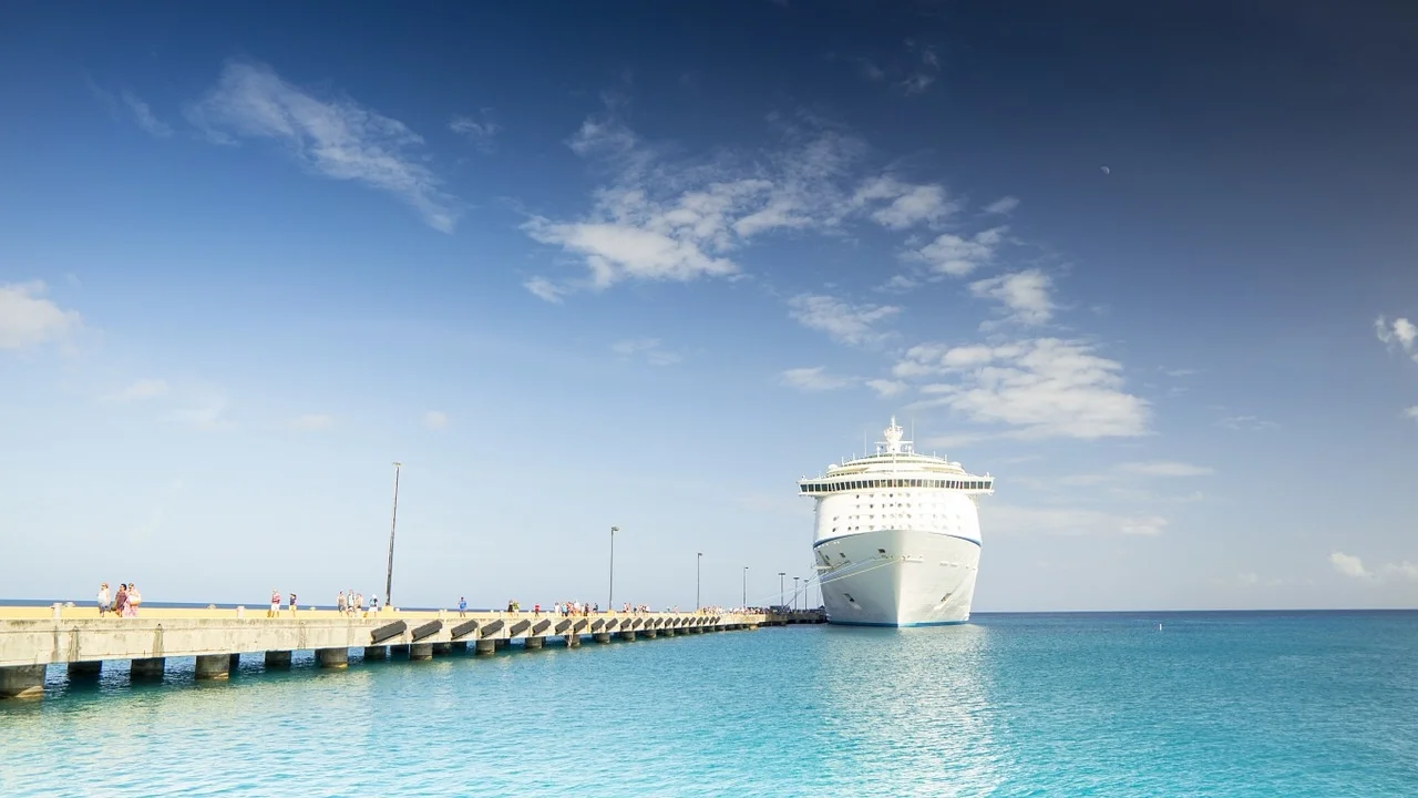Amavi Charters | Catamaran Sailing & Snorkeling Tours | Roatan, Bay Islands