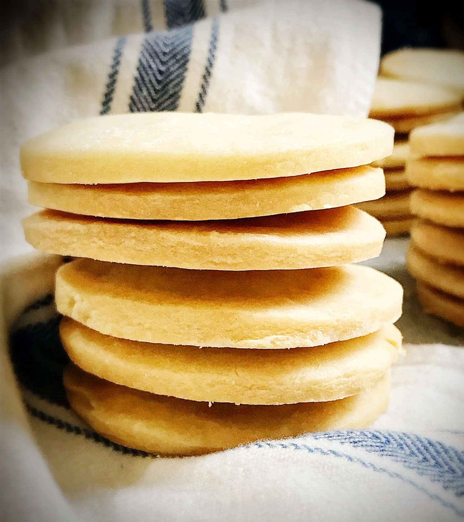 EASY SHORTBREAD COOKIES — the honest spoon
