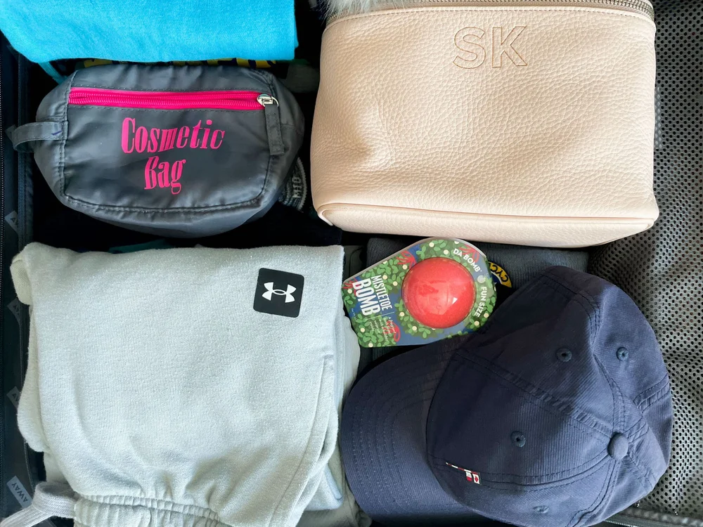 The guide to a hockey mom's tournament weekend packing — Little Miss Party
