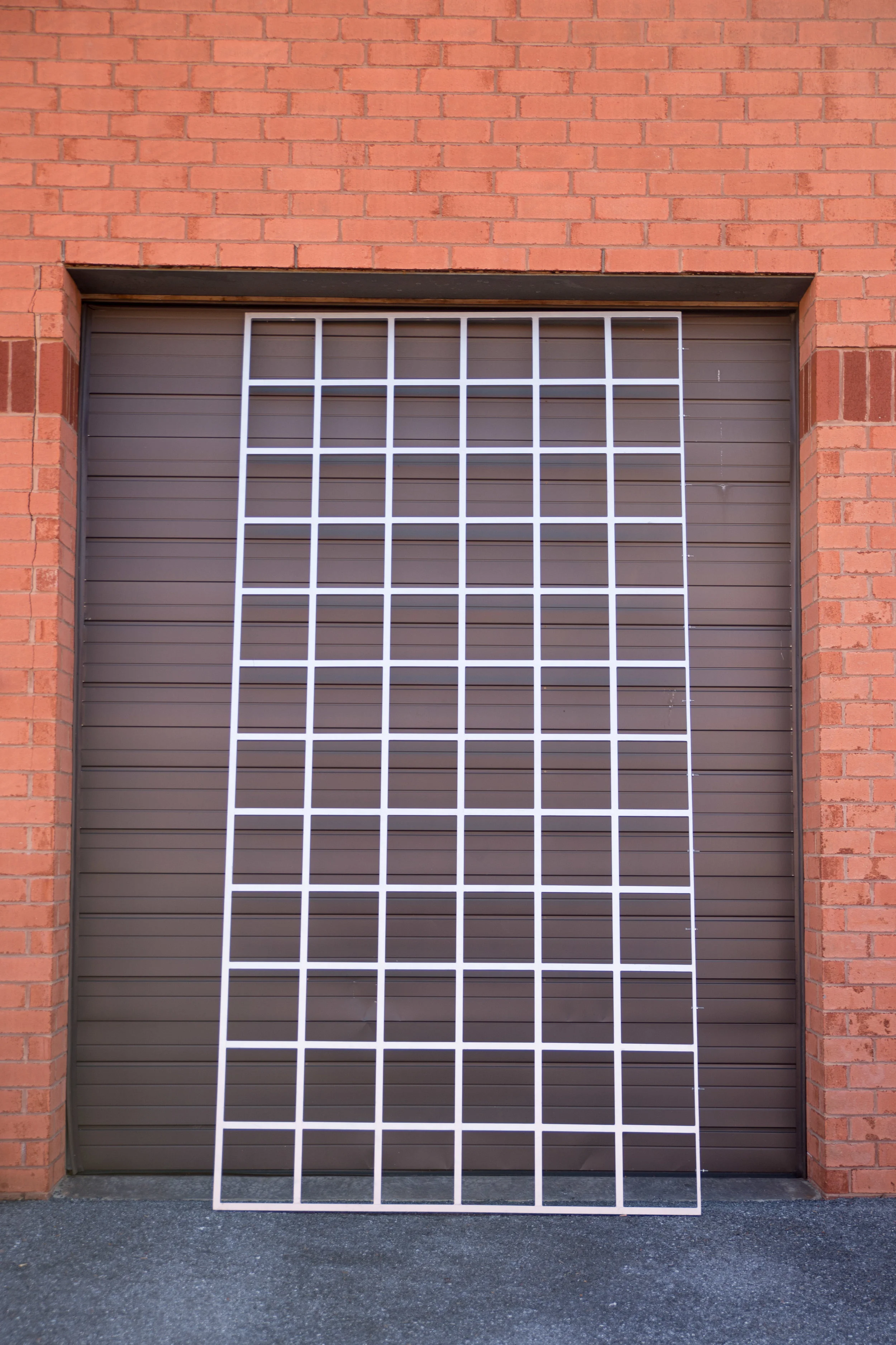 MEC-006: Metal Grid — Floral Rents