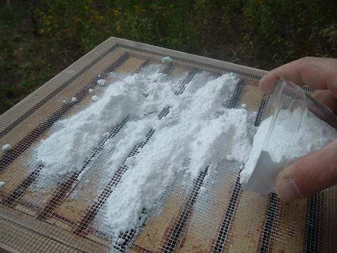 Organic Treatment of varroa mites powdered sugar — The Warre Store