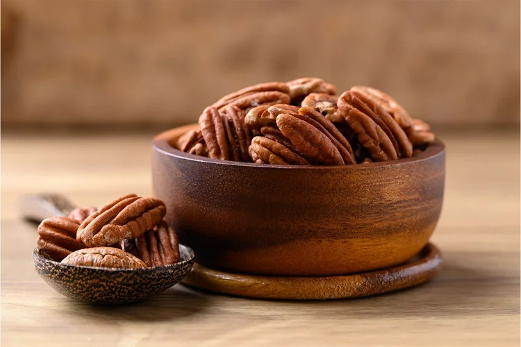 Can Pecans Be Eaten Raw?