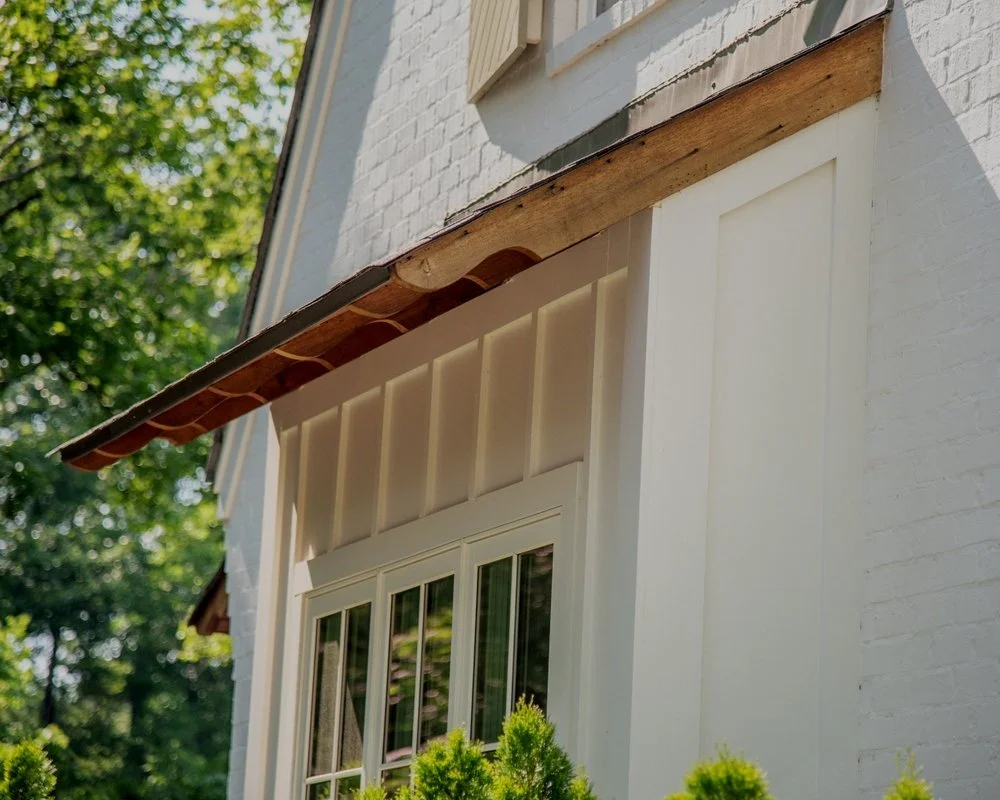 Choosing the Right Replacement Windows: Vinyl vs. Wood-Clad