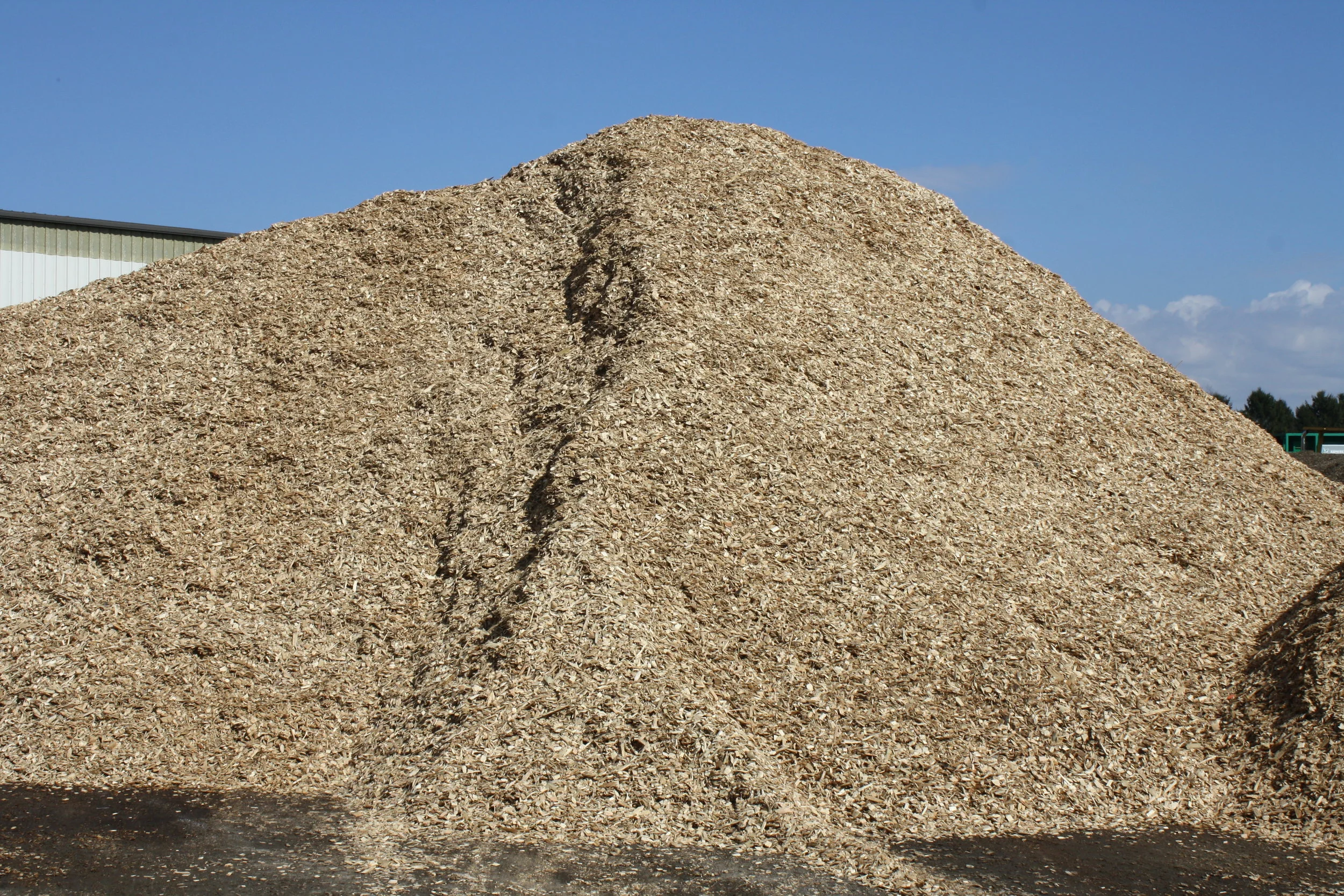 Clean Wood Chips — Weaver Mulch