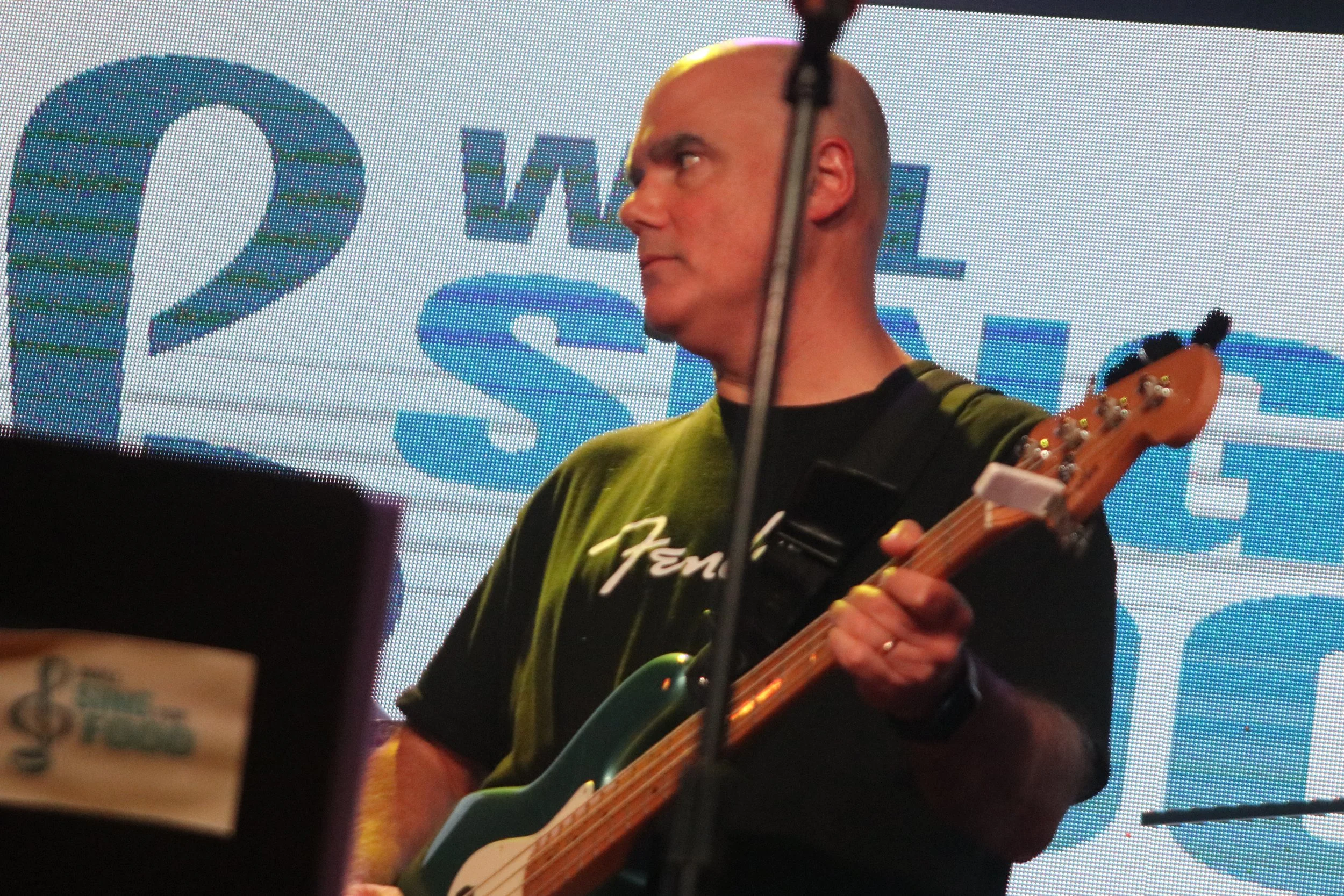 MEDIA — Will Sing For Food