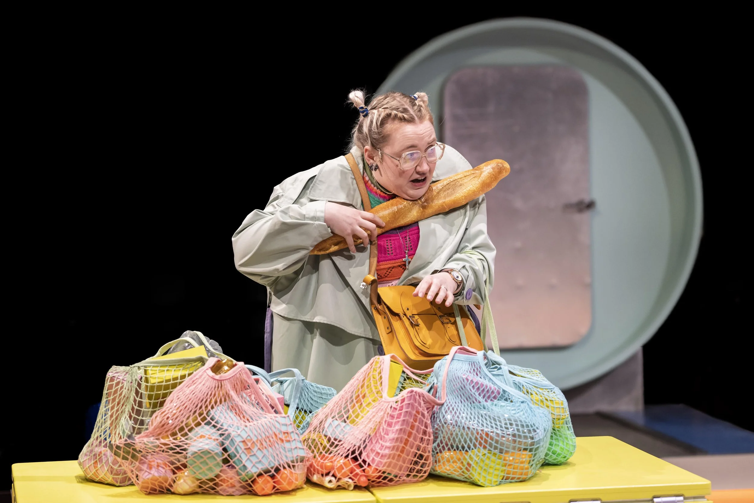 No Pay? No Way! Political Farce at the Royal Exchange — Harpy.