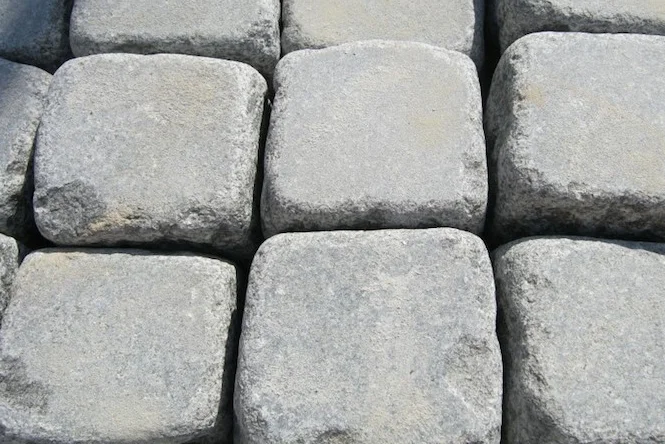 Cobbles — Minaco