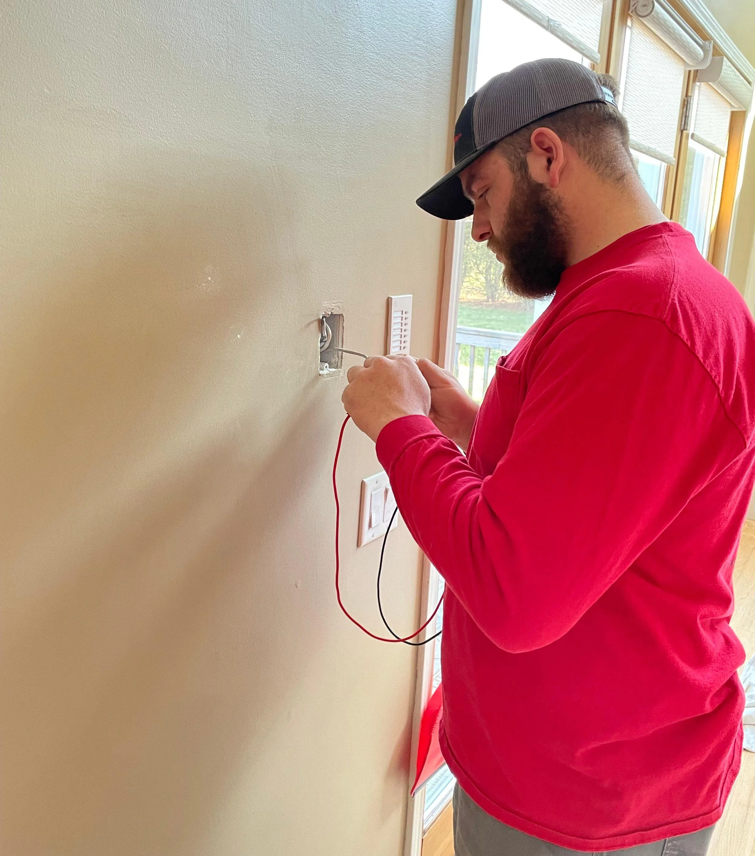 Licensed Electrician & Solar Panel Installer - Austin Electric