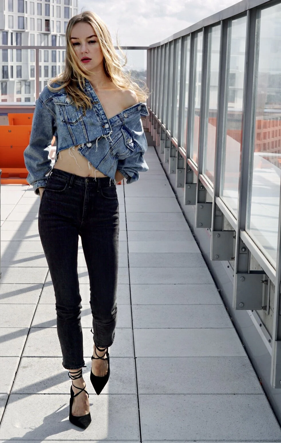 Actress Elizabeth Tate — Stylish Manner