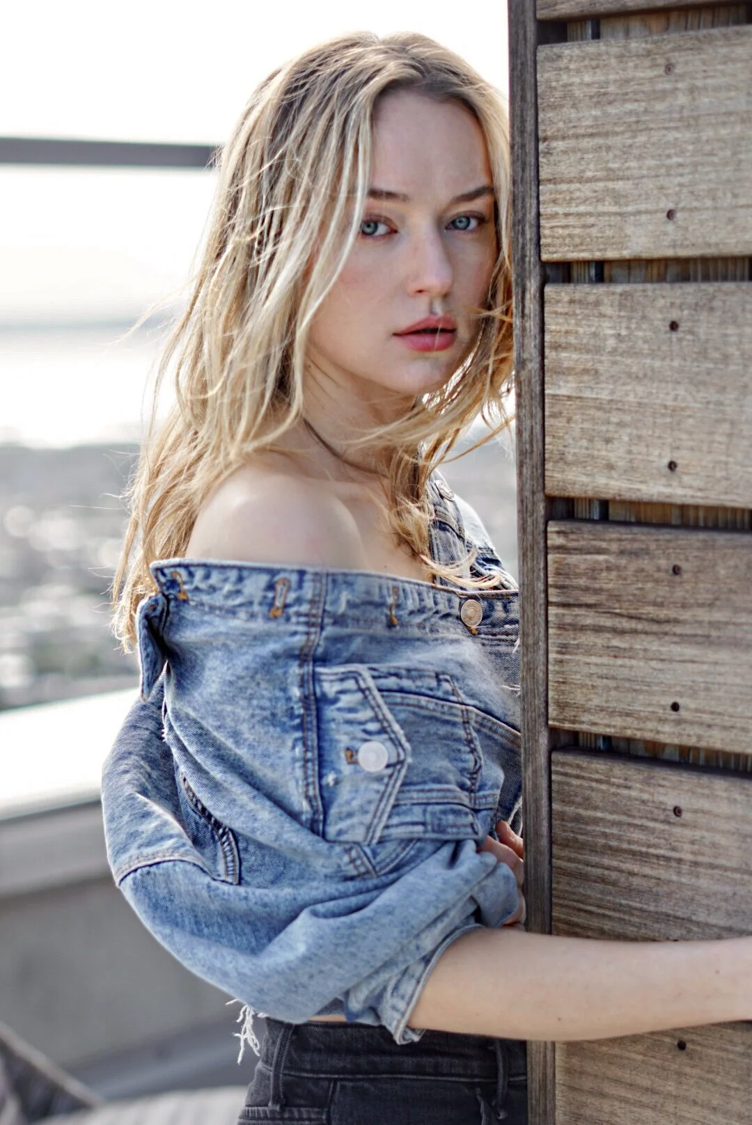 Actress Elizabeth Tate — Stylish Manner