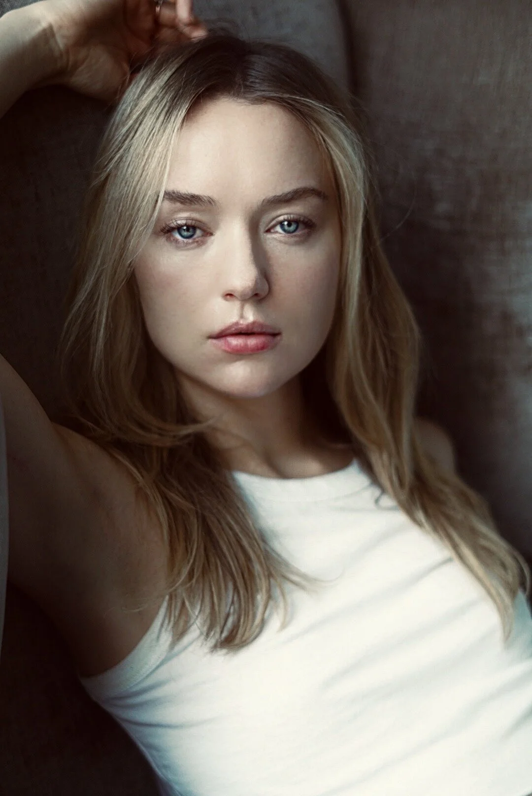 Actress Elizabeth Tate — Stylish Manner