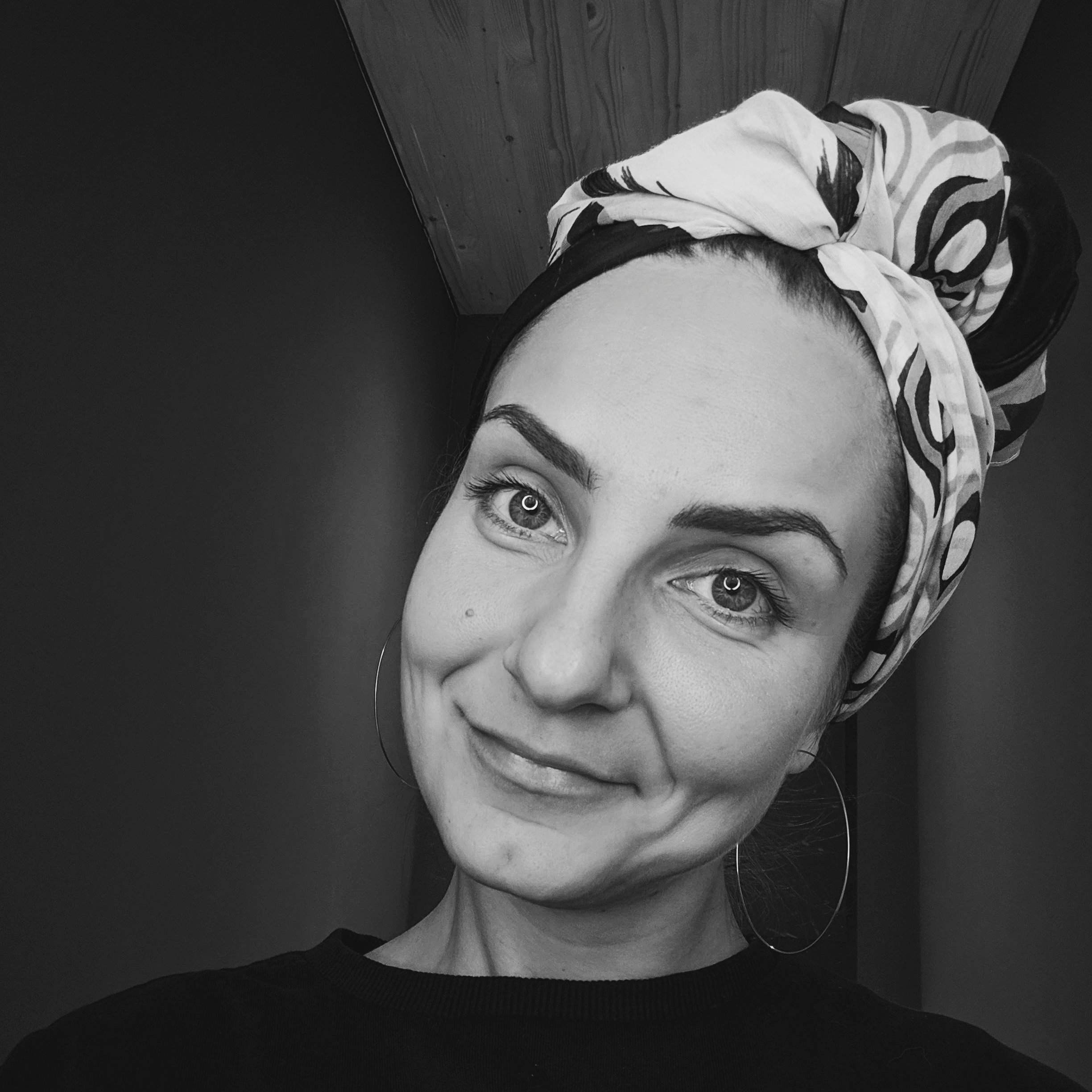 Lisa Stoller's Instagram, Twitter & Facebook on IDCrawl