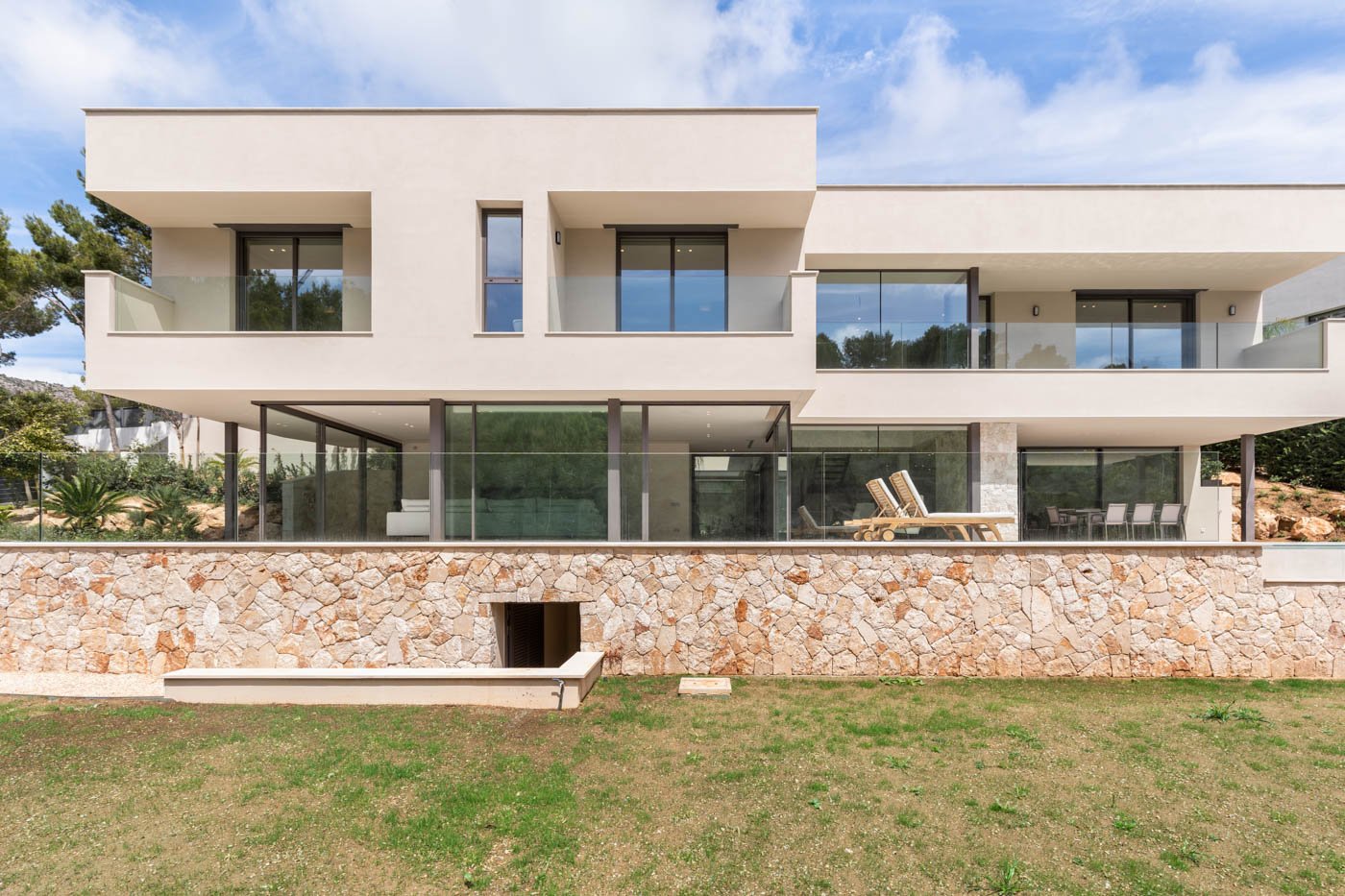 DANA RAU PROPERTIES - connect2mallorca