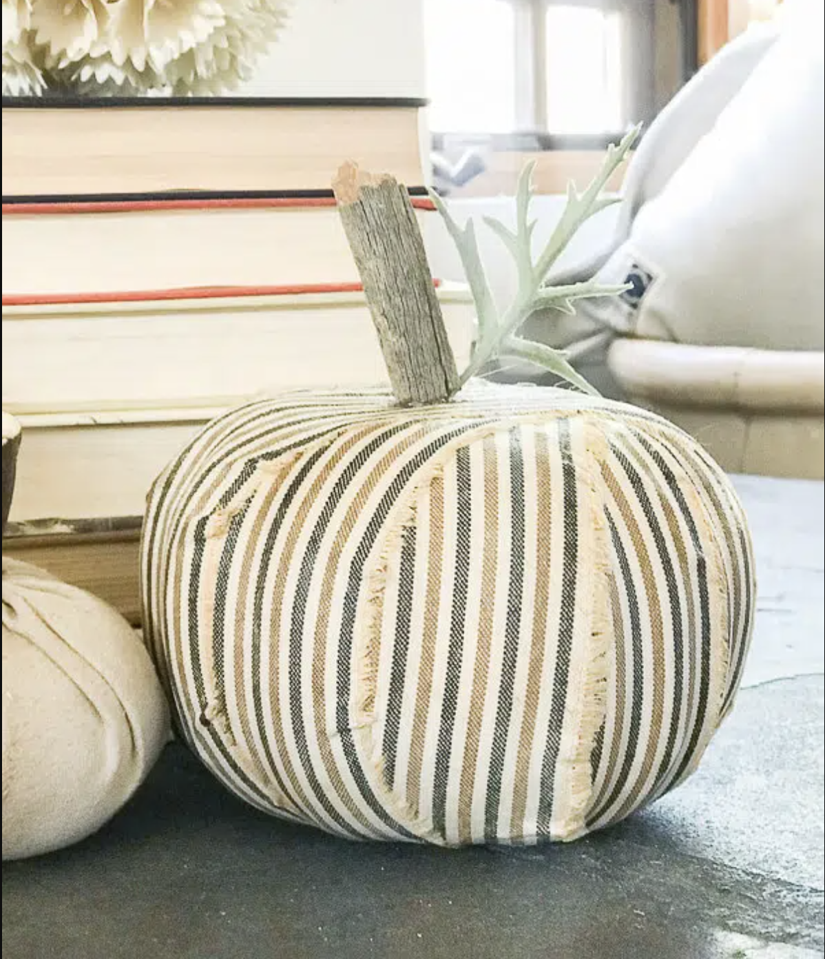 10 ideas to make cheap plastic pumpkins look classy and expensive — Sum ...