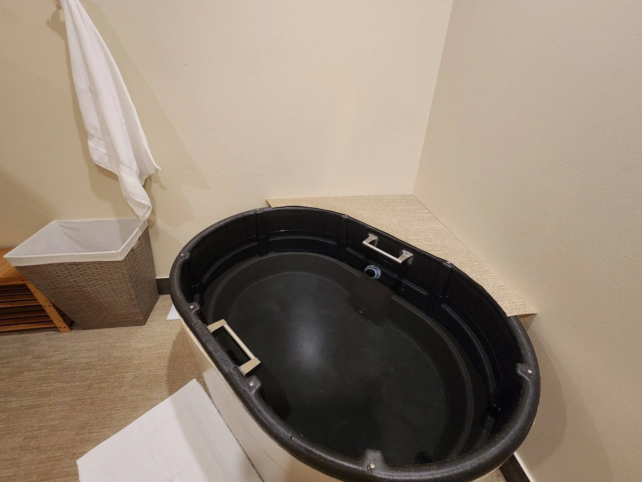 sauna cold bath plunge ice — Iowa Recovery Room