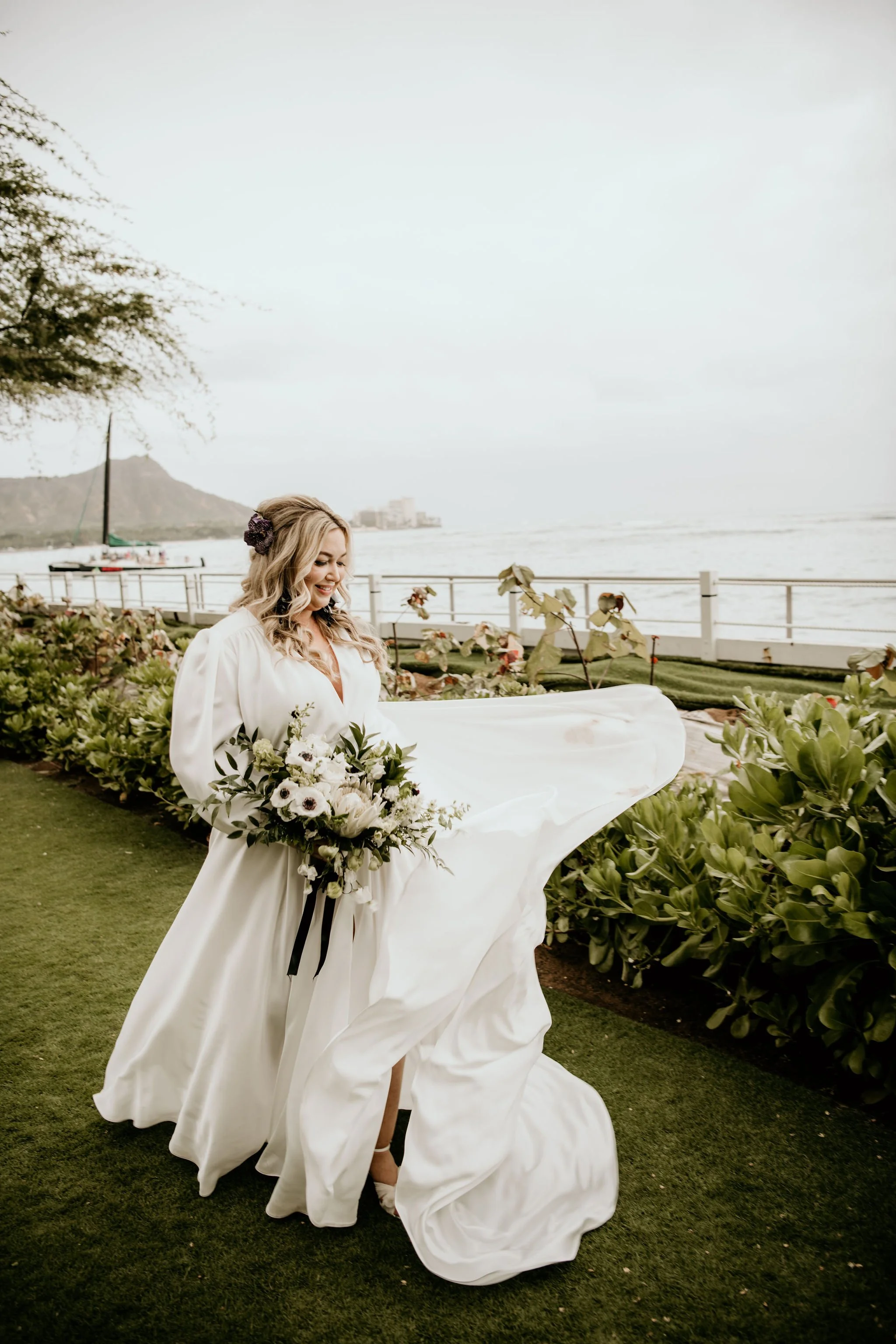 How to Choose Your Wedding Dress for an Outdoor Ceremony in Hawaii — A ...