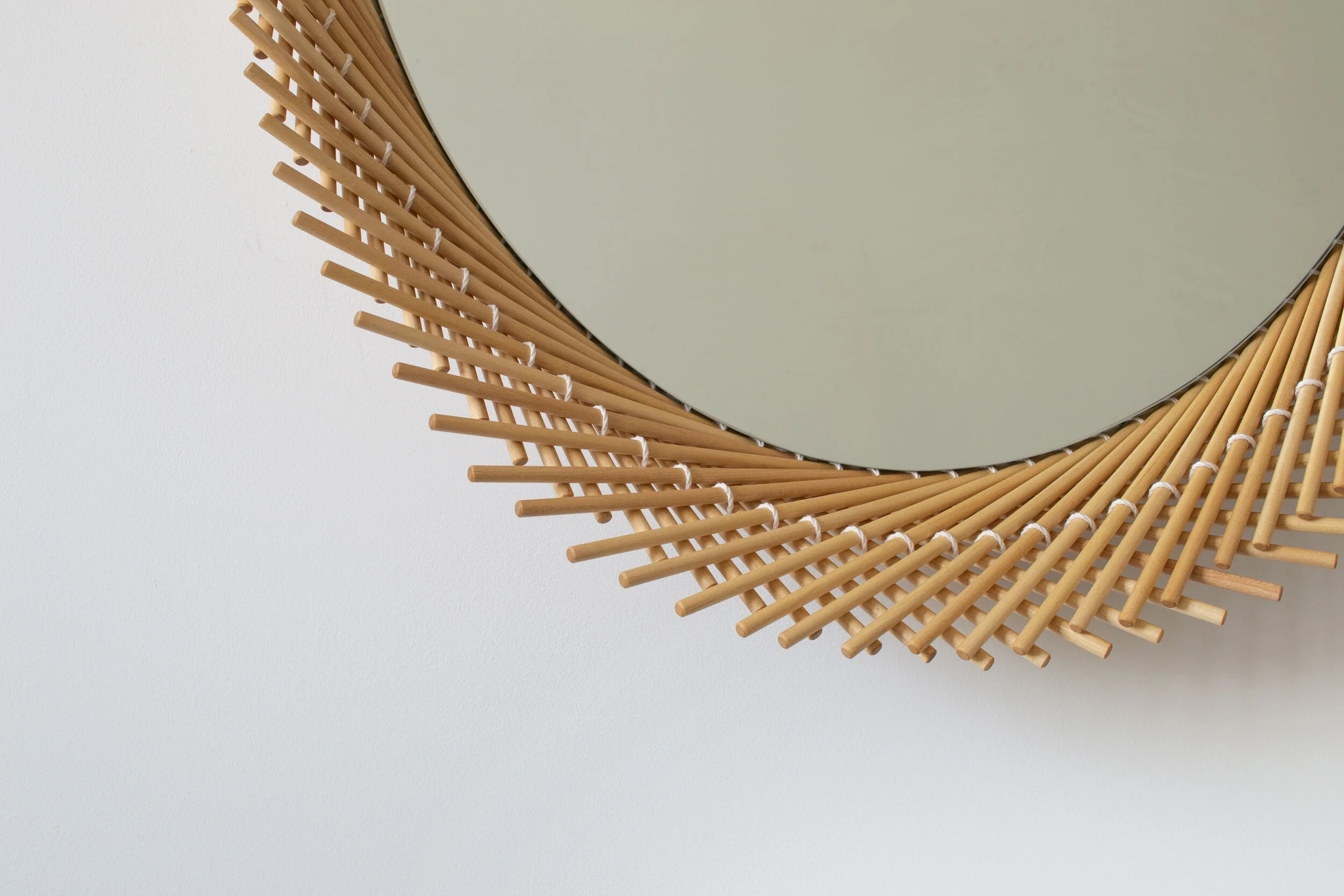 Mooda Mirror Oval 28 — INDO-