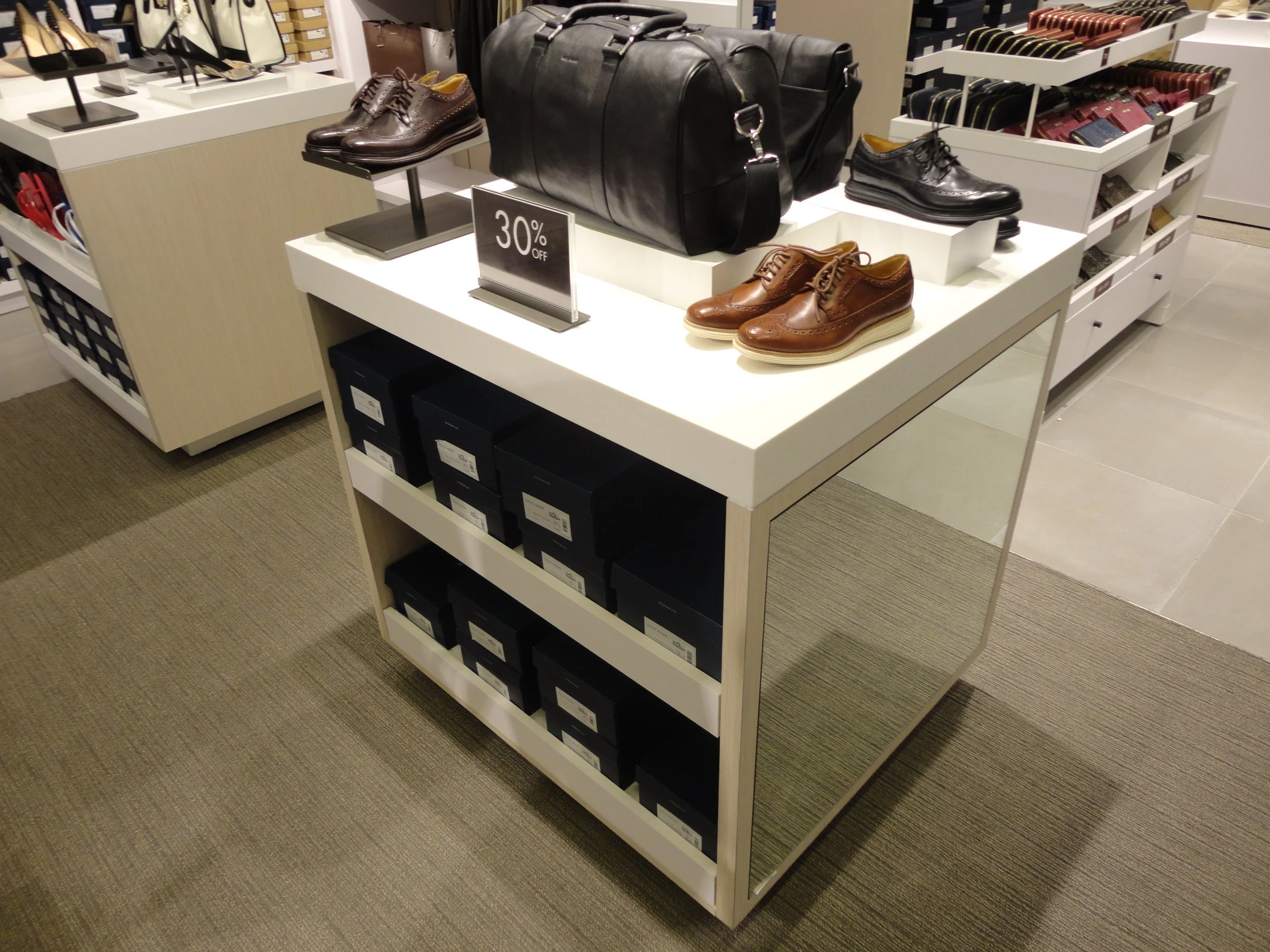 Luxury Brand Boutiques and Showroom — Ross Display