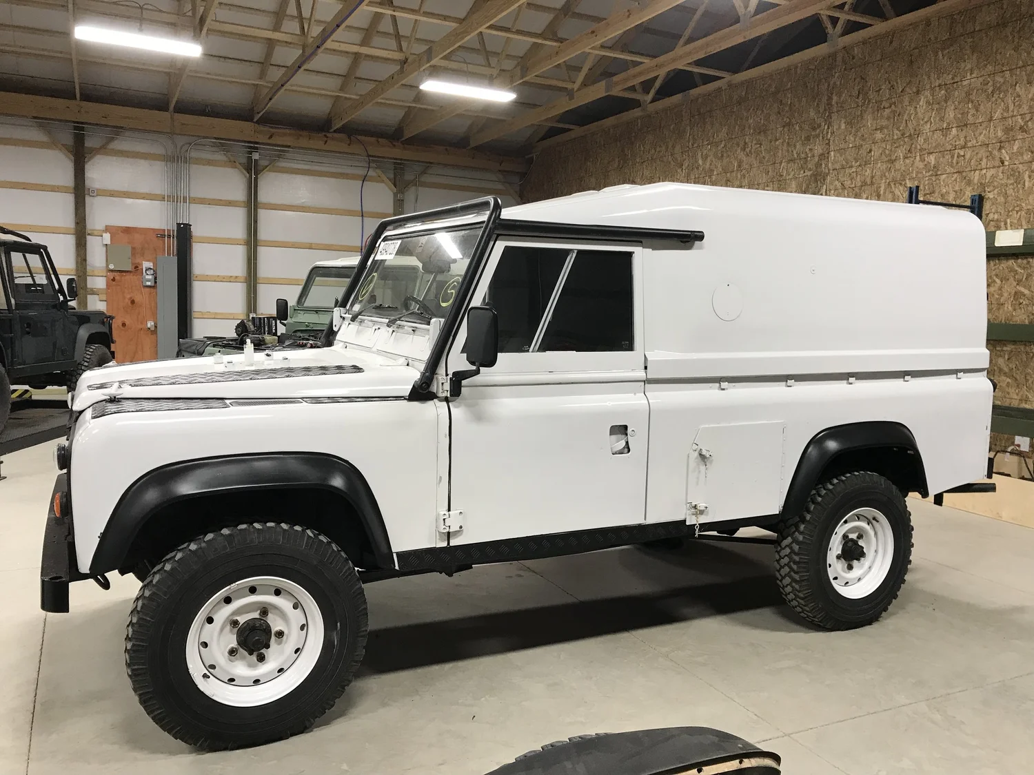 110 Tithonus Beach Runner — Brit Custom Defenders