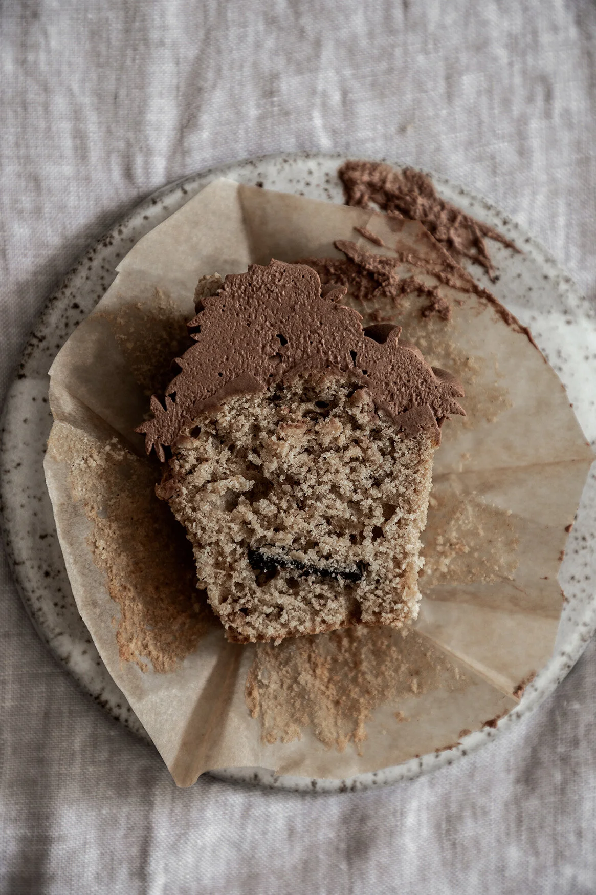 SPICED CHOCOLATE CUPCAKES W/ CRUNCHY OAT BITES W/ DARK CHOCOLATE — AM ...