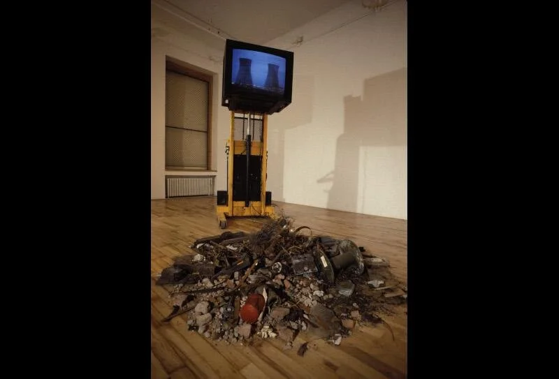 Installations — Mary Lucier