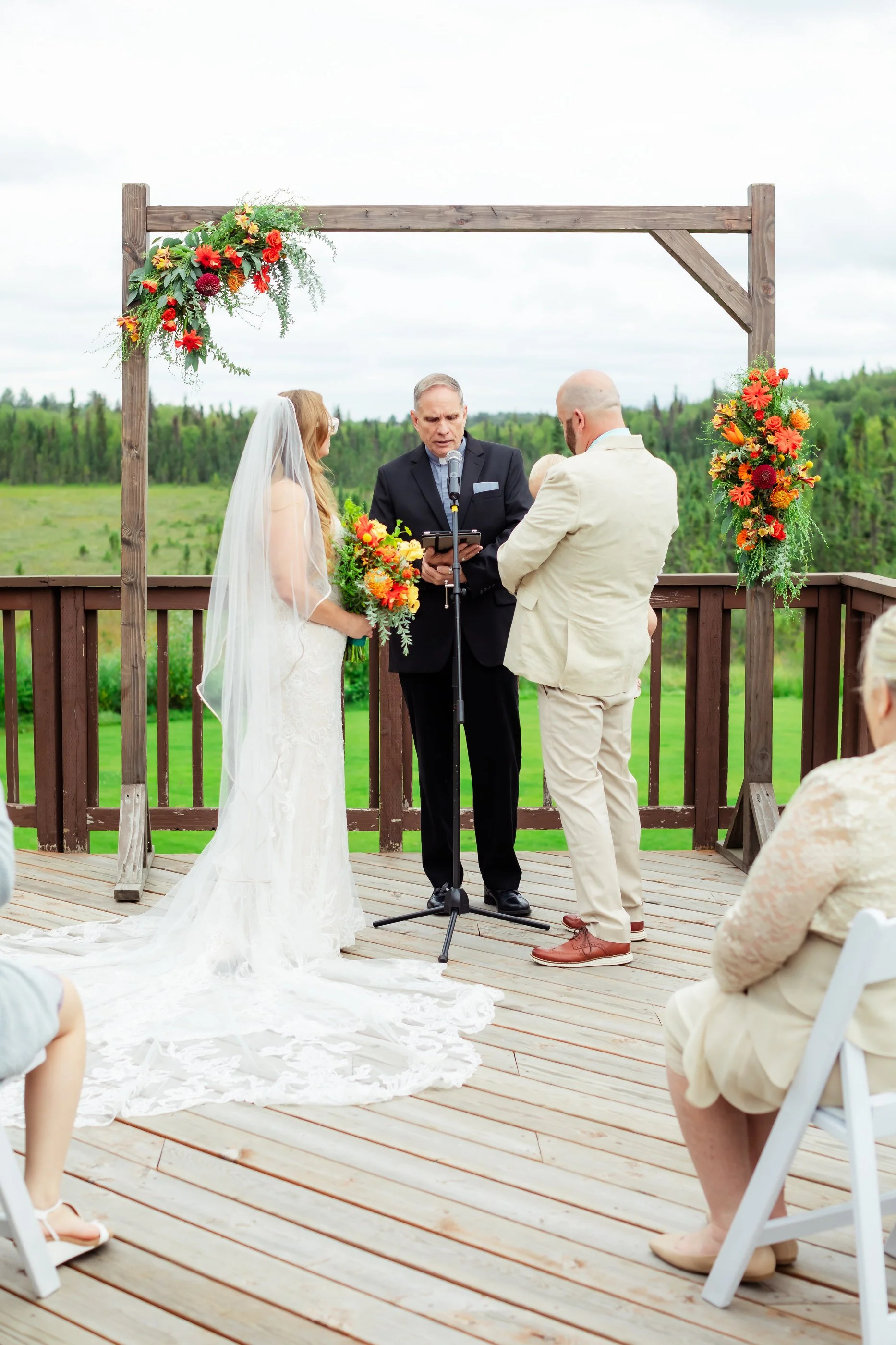 Fox Hollow Wedding in Anchorage Alaska with Orange Crush Themed Flowers ...