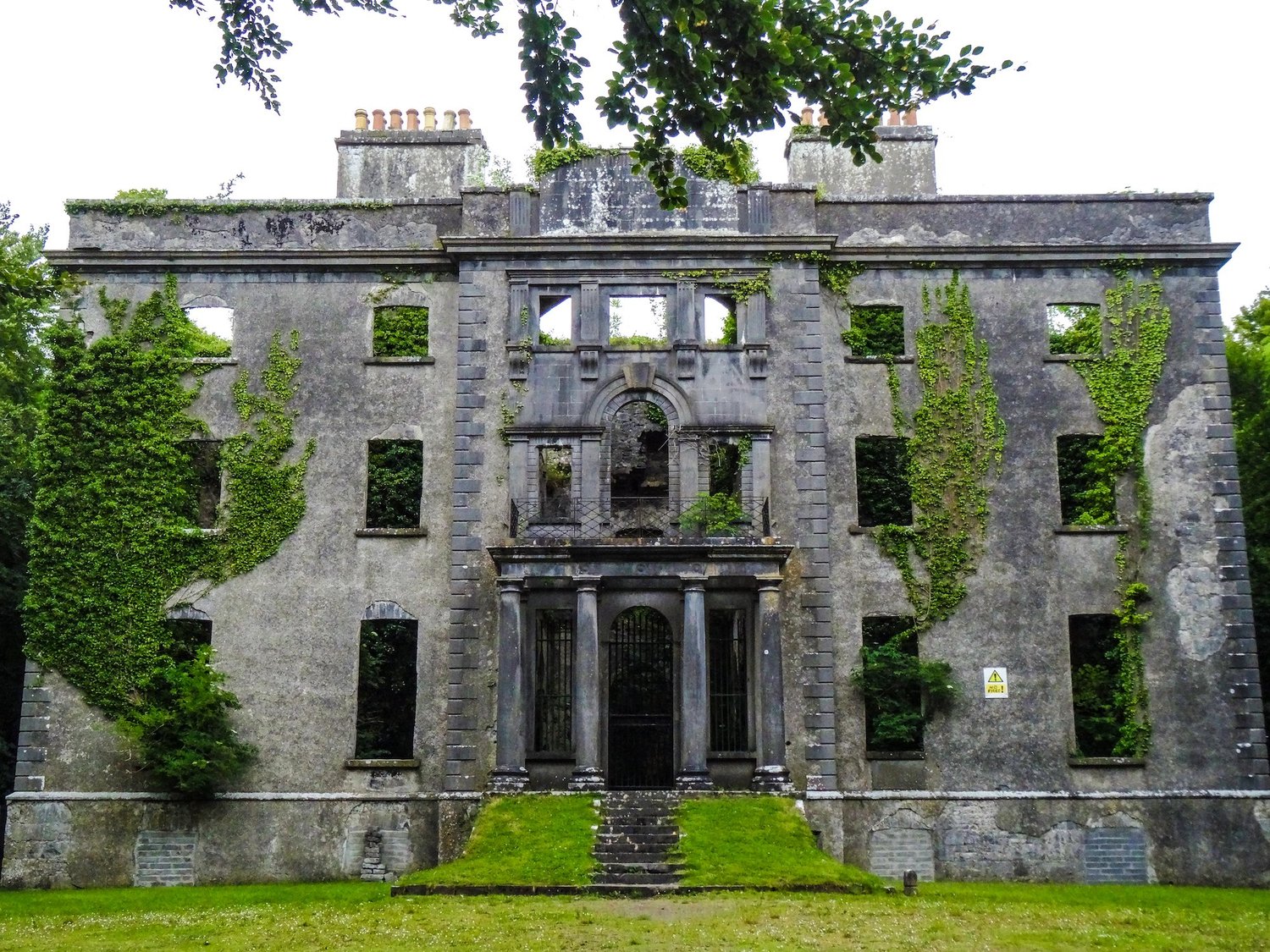 Moore Hall in Mayo - Mysterious and enchanting — Suzanne Winterly