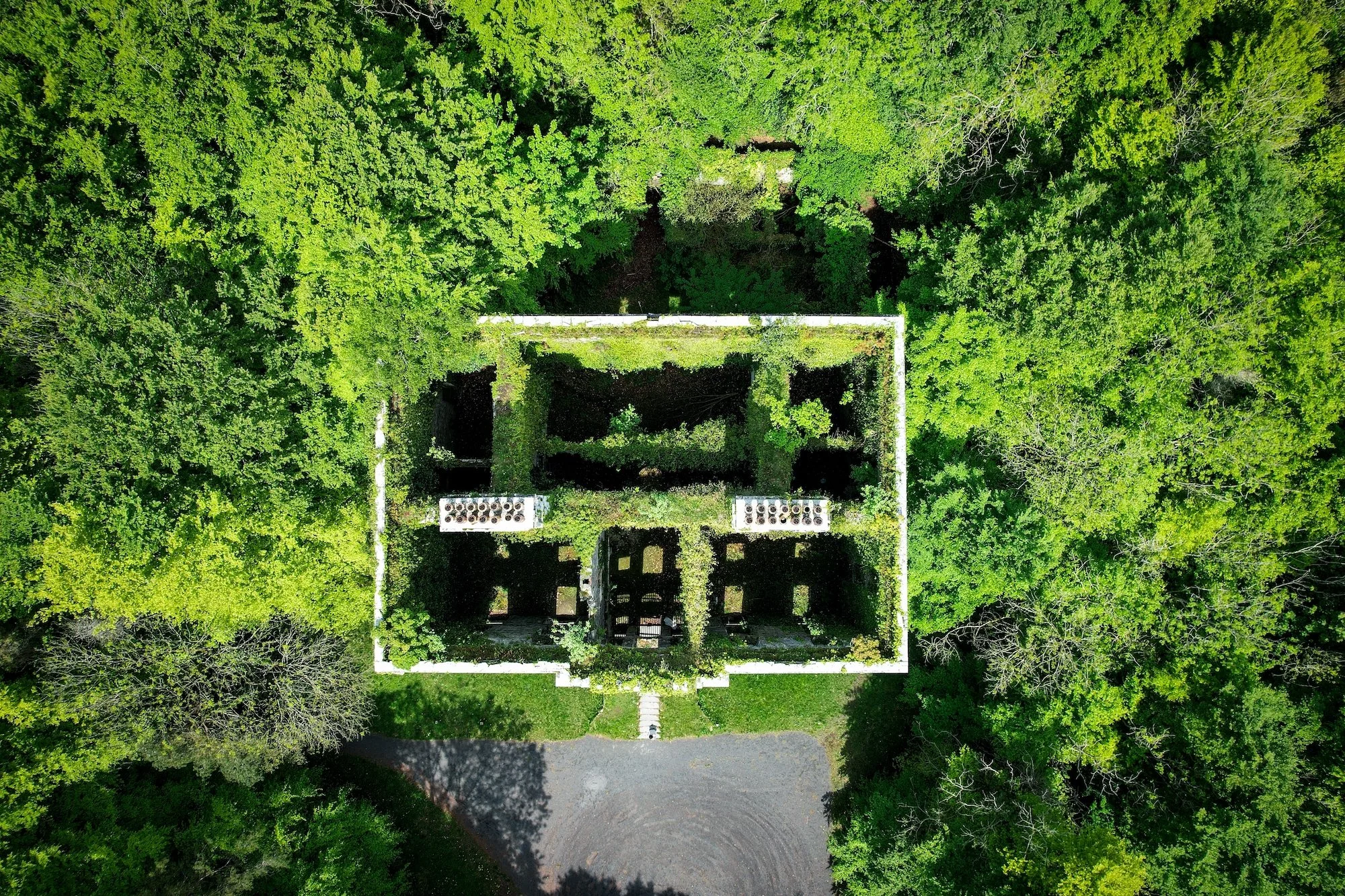 Moore Hall in Mayo - Mysterious and enchanting — Suzanne Winterly